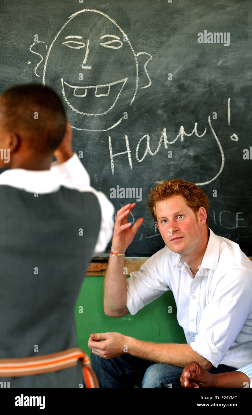 Prince Harry tries his hand at sign sign language in a class at the ...