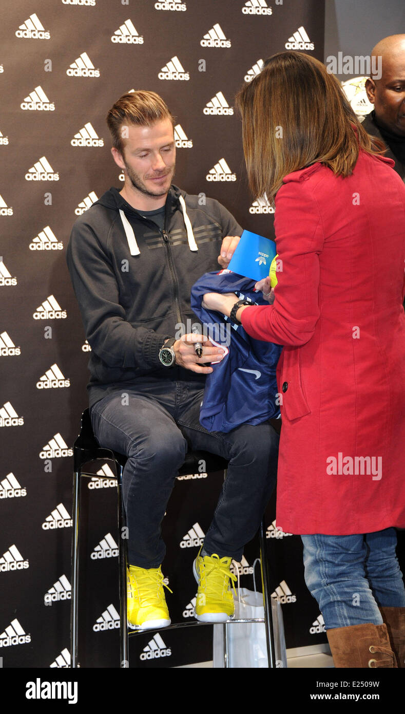 David Beckham and Zinedine Zidane meet and sign autographs for fans at ...
