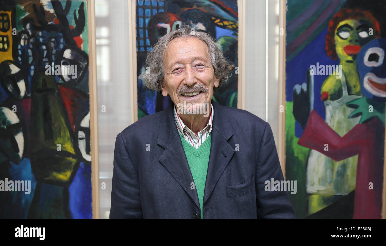 Painter Armin Sandig stands in front of his paintings from 1948 at his ...