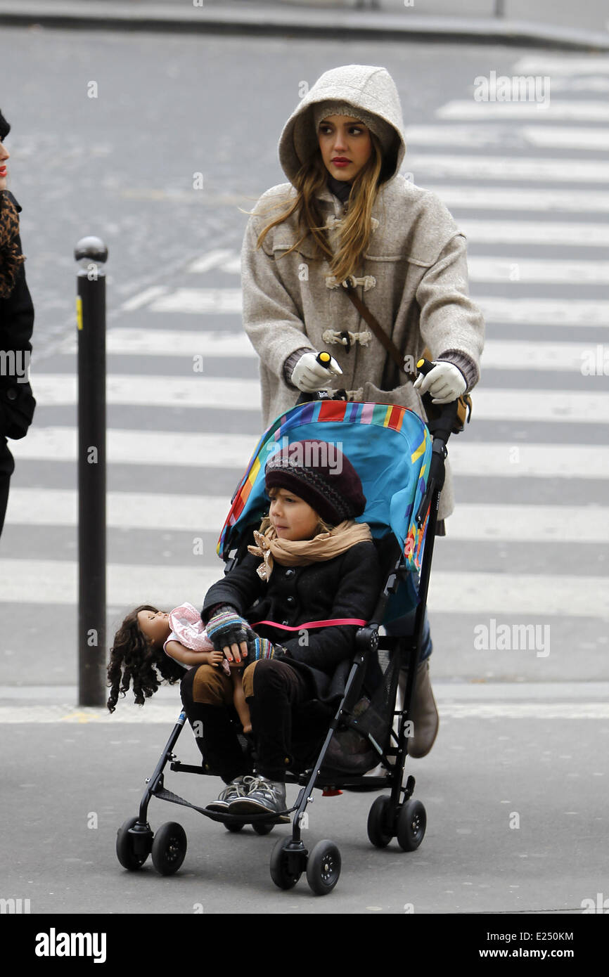 Jessica Alba pushes her daughter, Honor Marie Warren, ina stroller ...