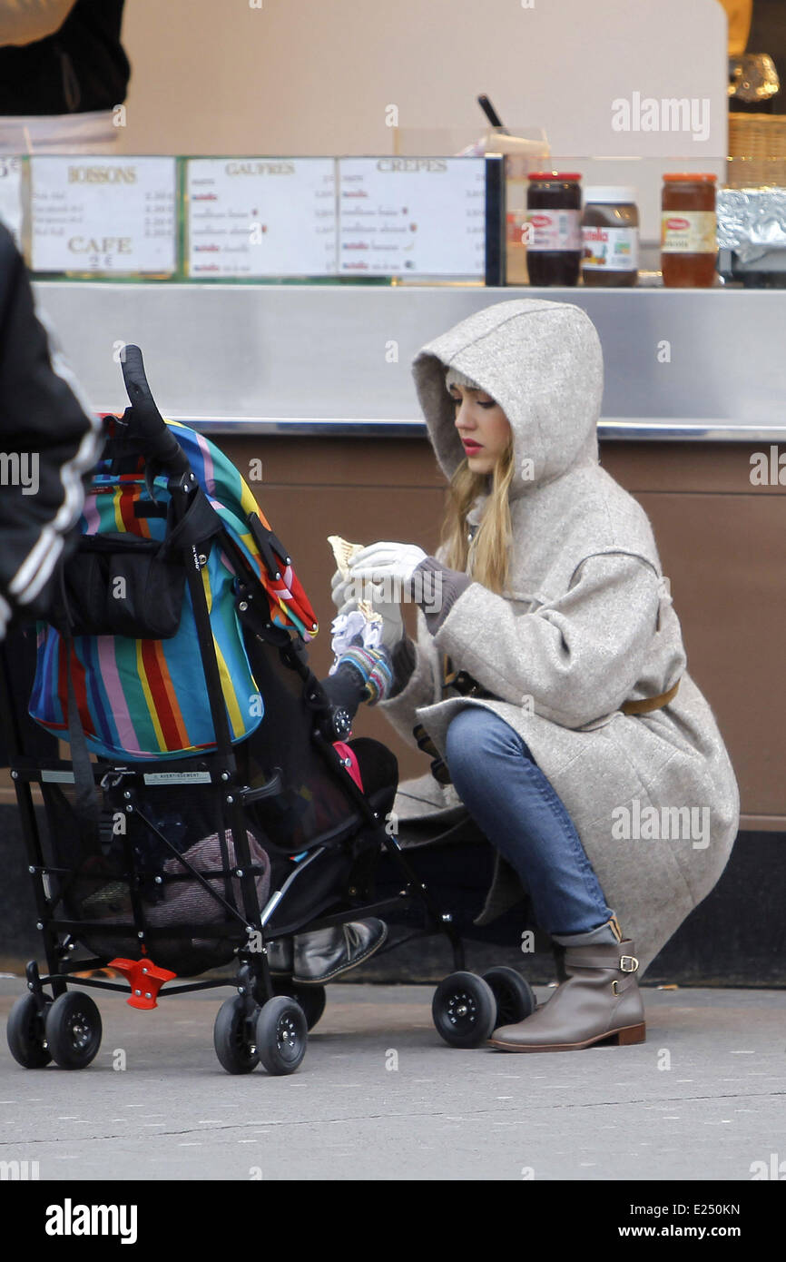 Jessica Alba pushes her daughter, Honor Marie Warren, ina stroller ...