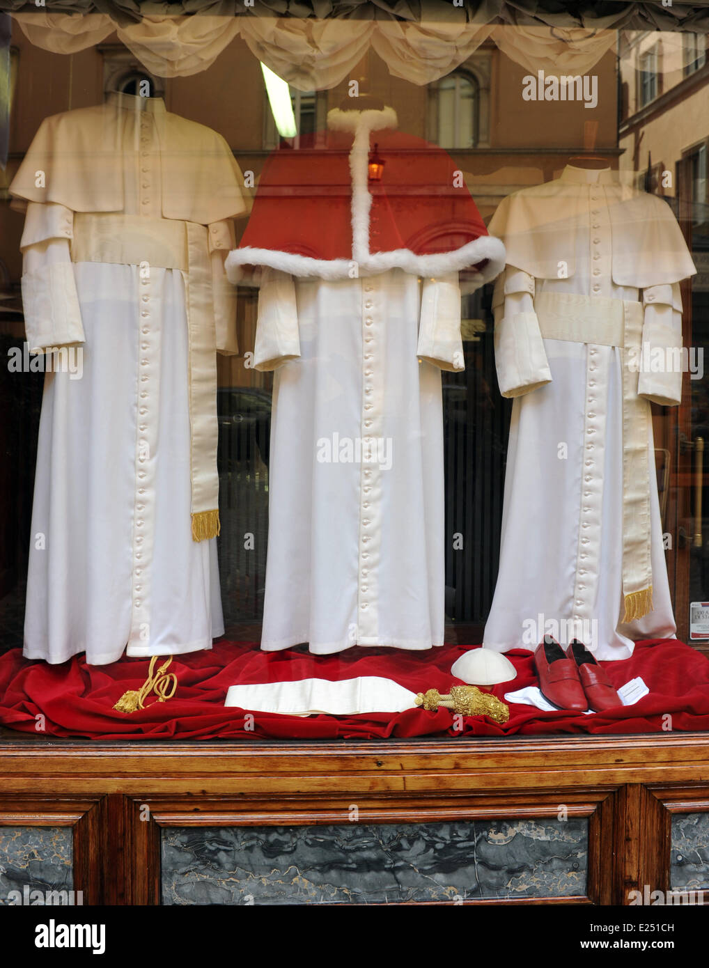 Papal tailors gammarelli in rome hi-res stock photography and images ...