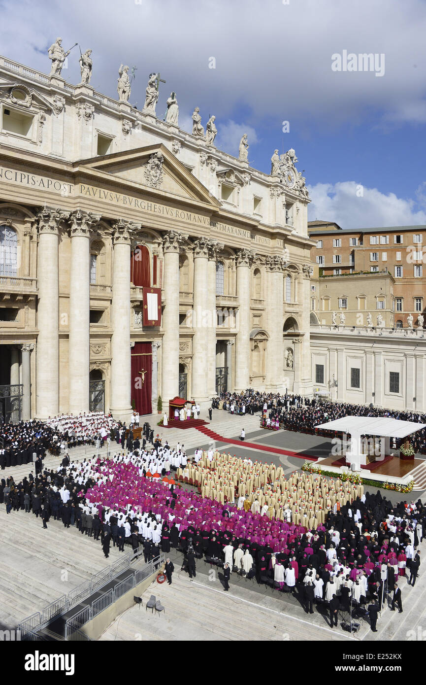 The inauguration of Pope Francis in St Peter's Square Featuring ...