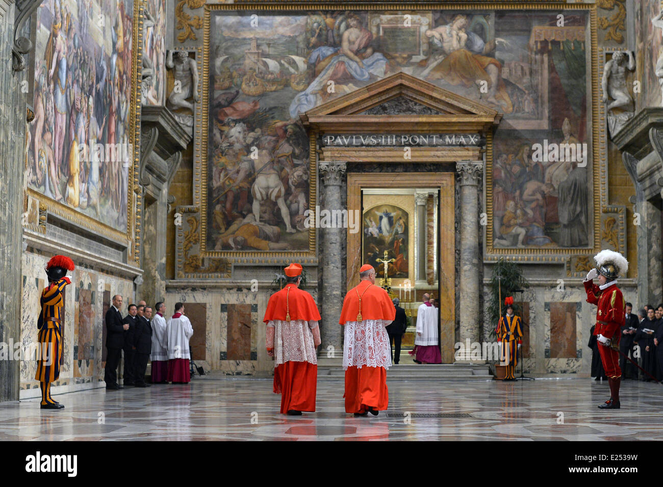 Conclave pope smoke hi-res stock photography and images - Alamy