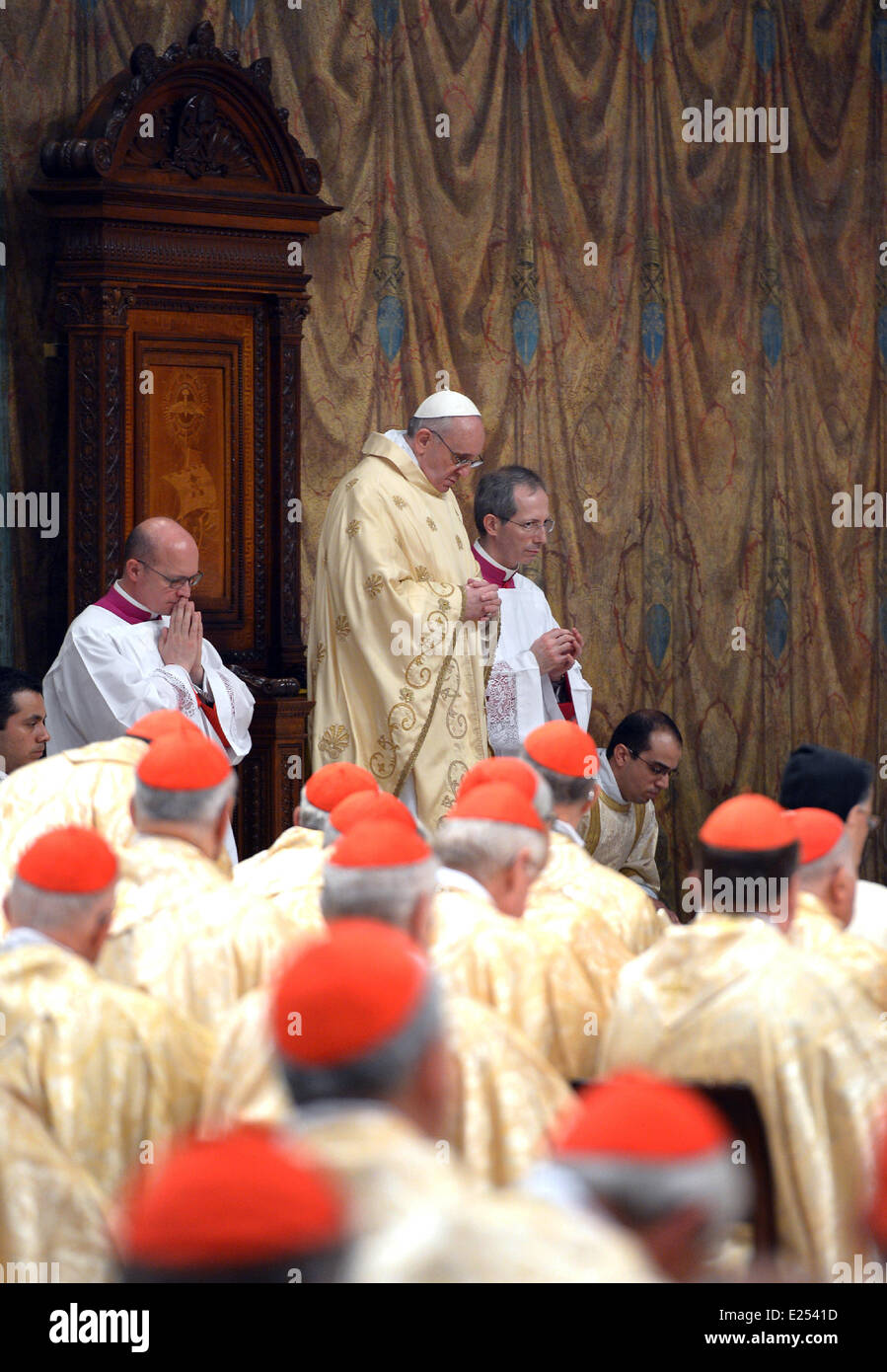 Jorge mario bergoglio sistine chapel hi-res stock photography and ...