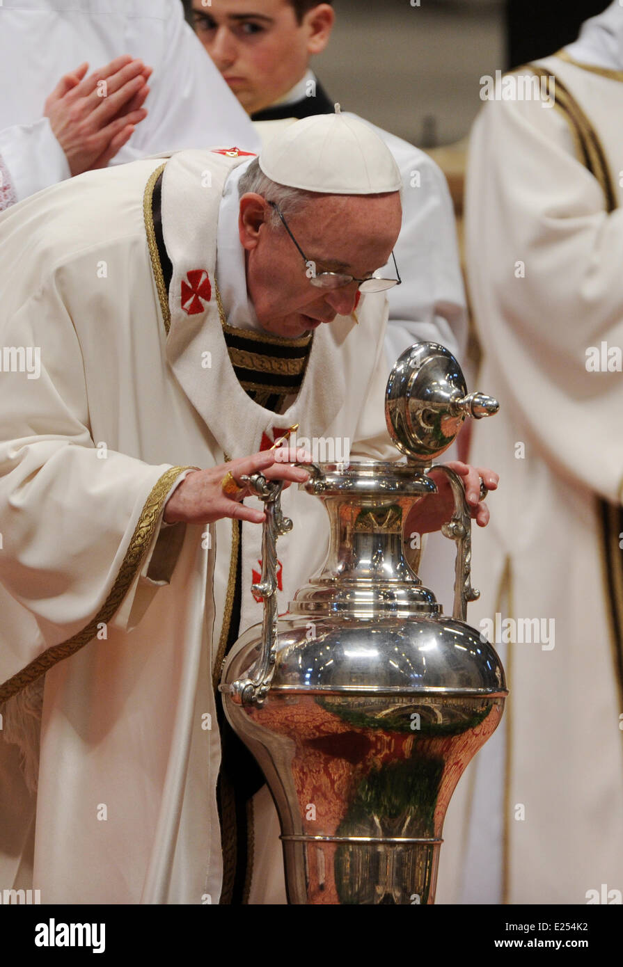 Pope Francis celebrates the Chrismal mass, Holy Thursday service, in ...
