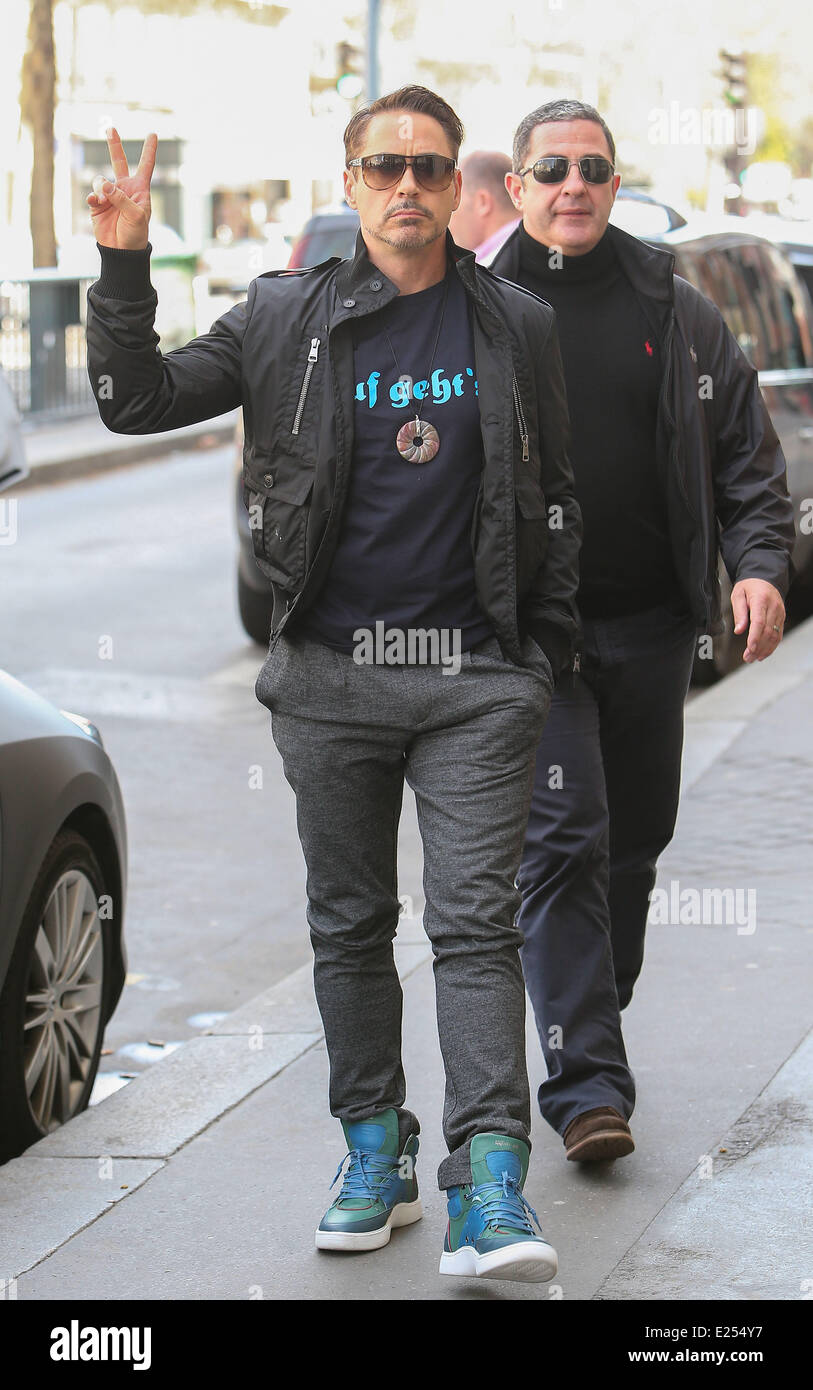 Robert Downey Jr. has lunch with his wife, Susan and son, Exton at Le ...