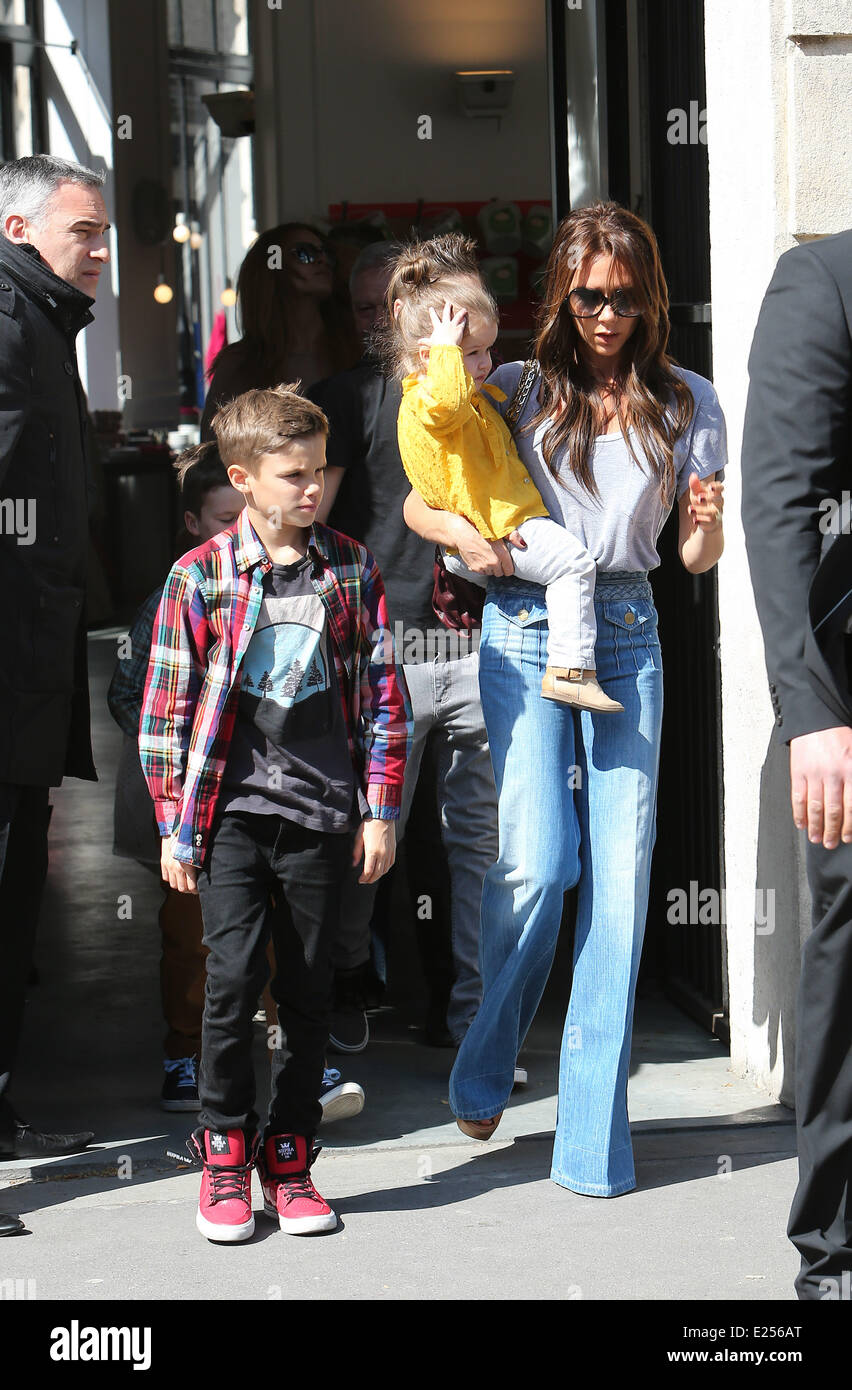 Brooklyn beckham victoria cruz hi-res stock photography and images - Alamy