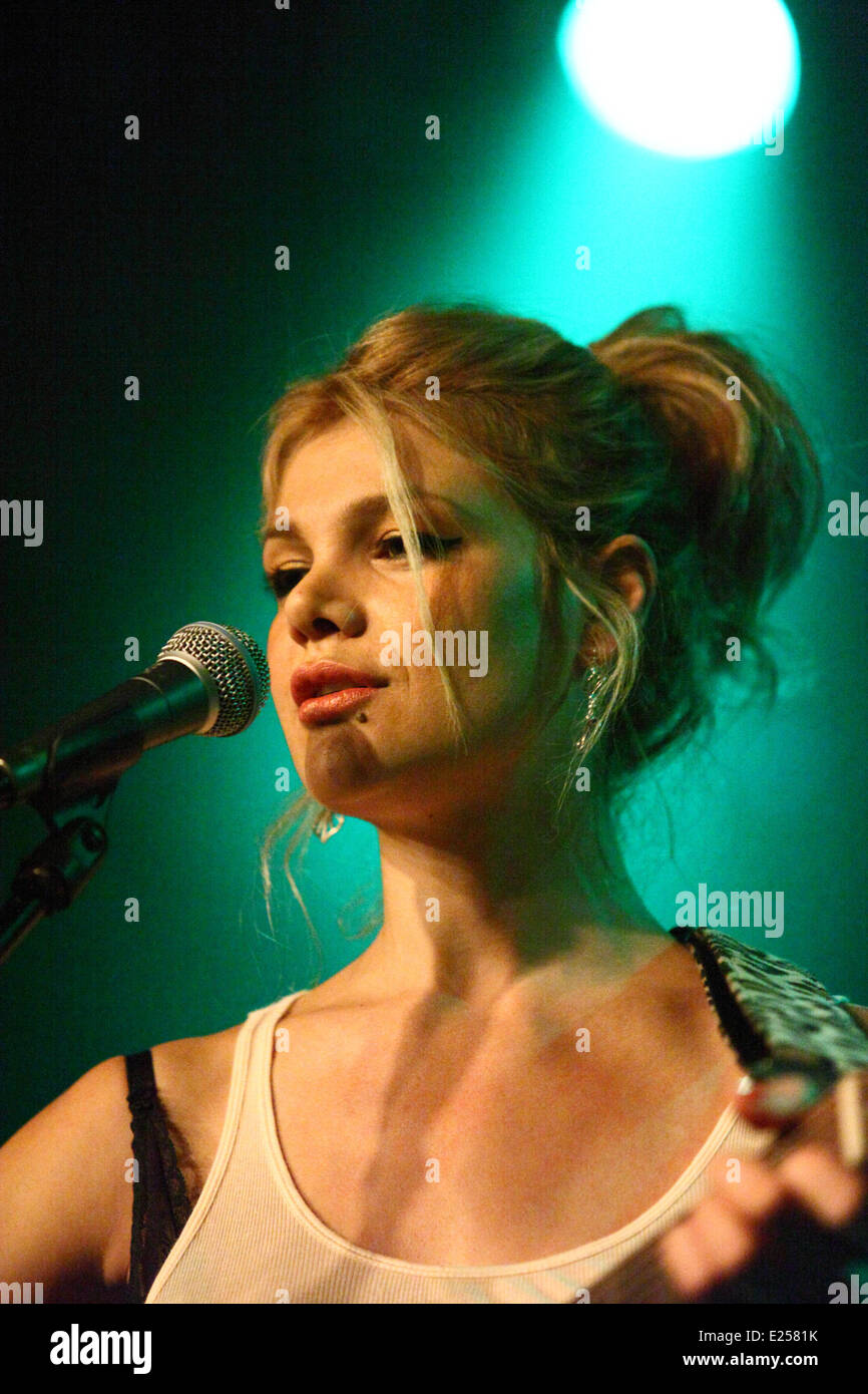 Singer of French bossa nova / lounge band Nouvelle Vague, Nadeah held a ...