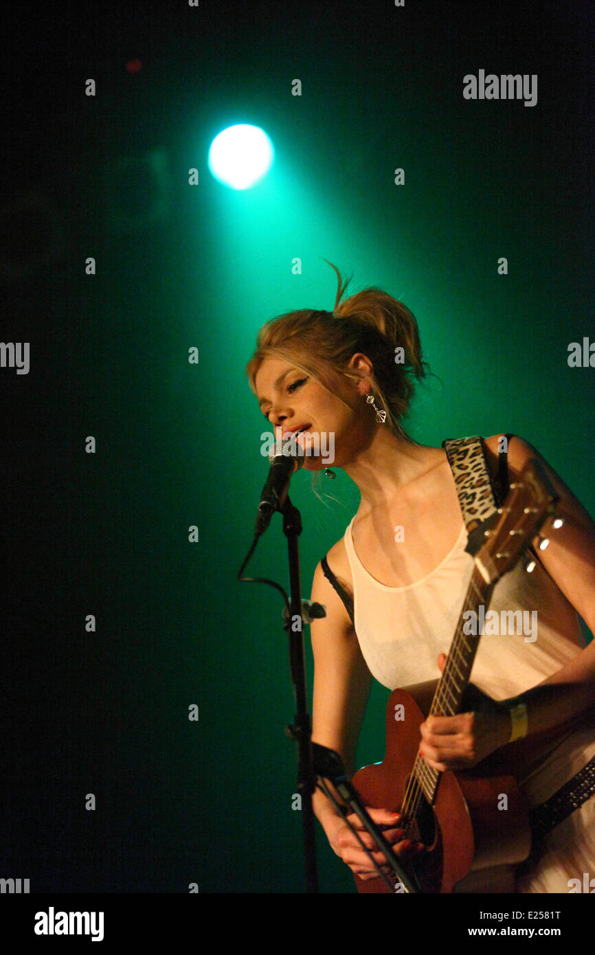 Singer of French bossa nova / lounge band Nouvelle Vague, Nadeah held a ...