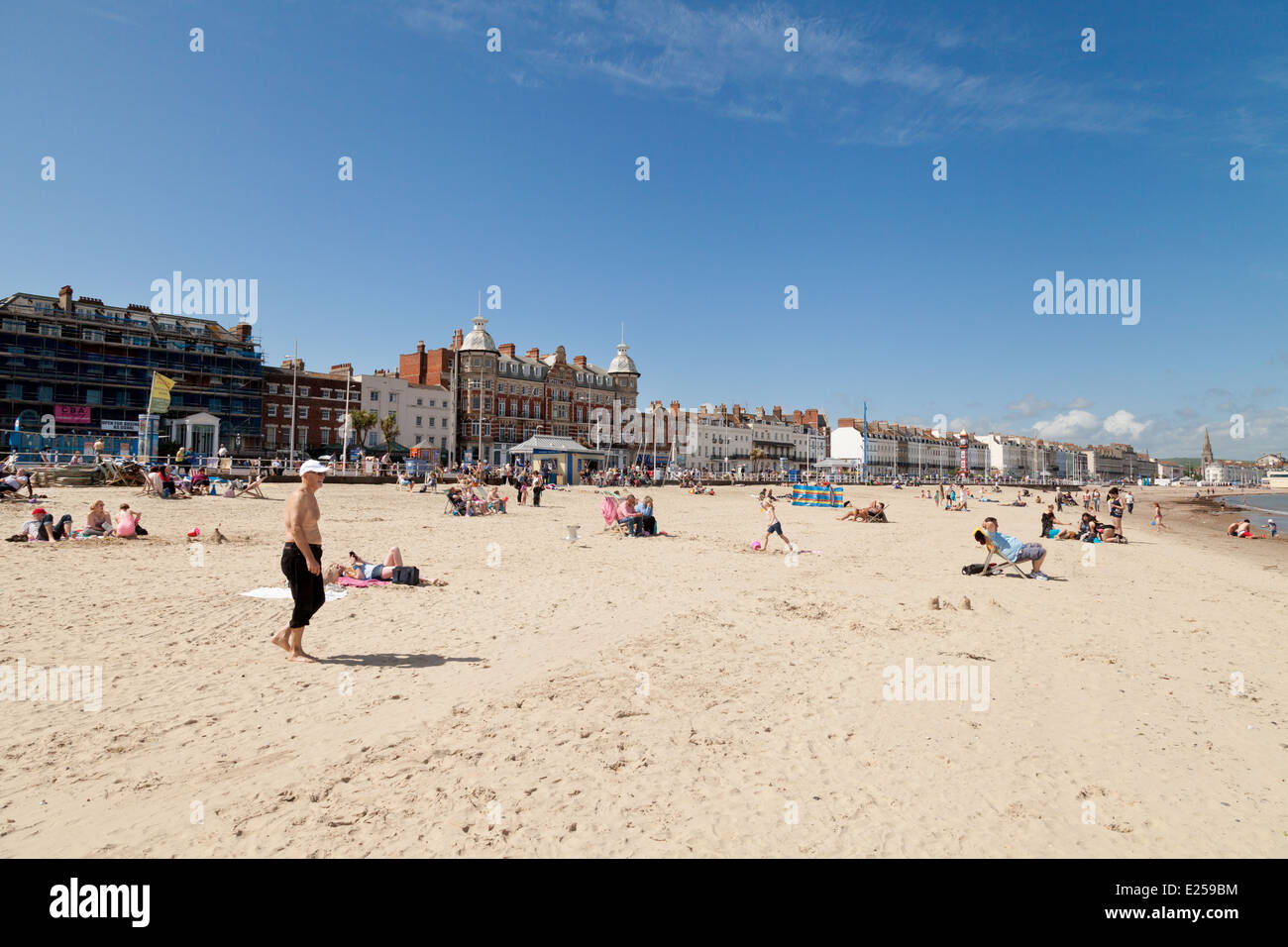 English people on english beaches hi-res stock photography and images ...