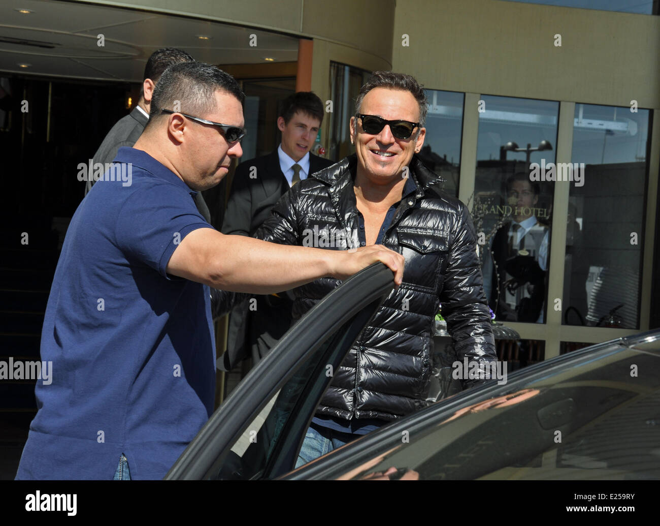 Bruce Springsteen and his crew enjoy a sightseeing tour on a boat in ...