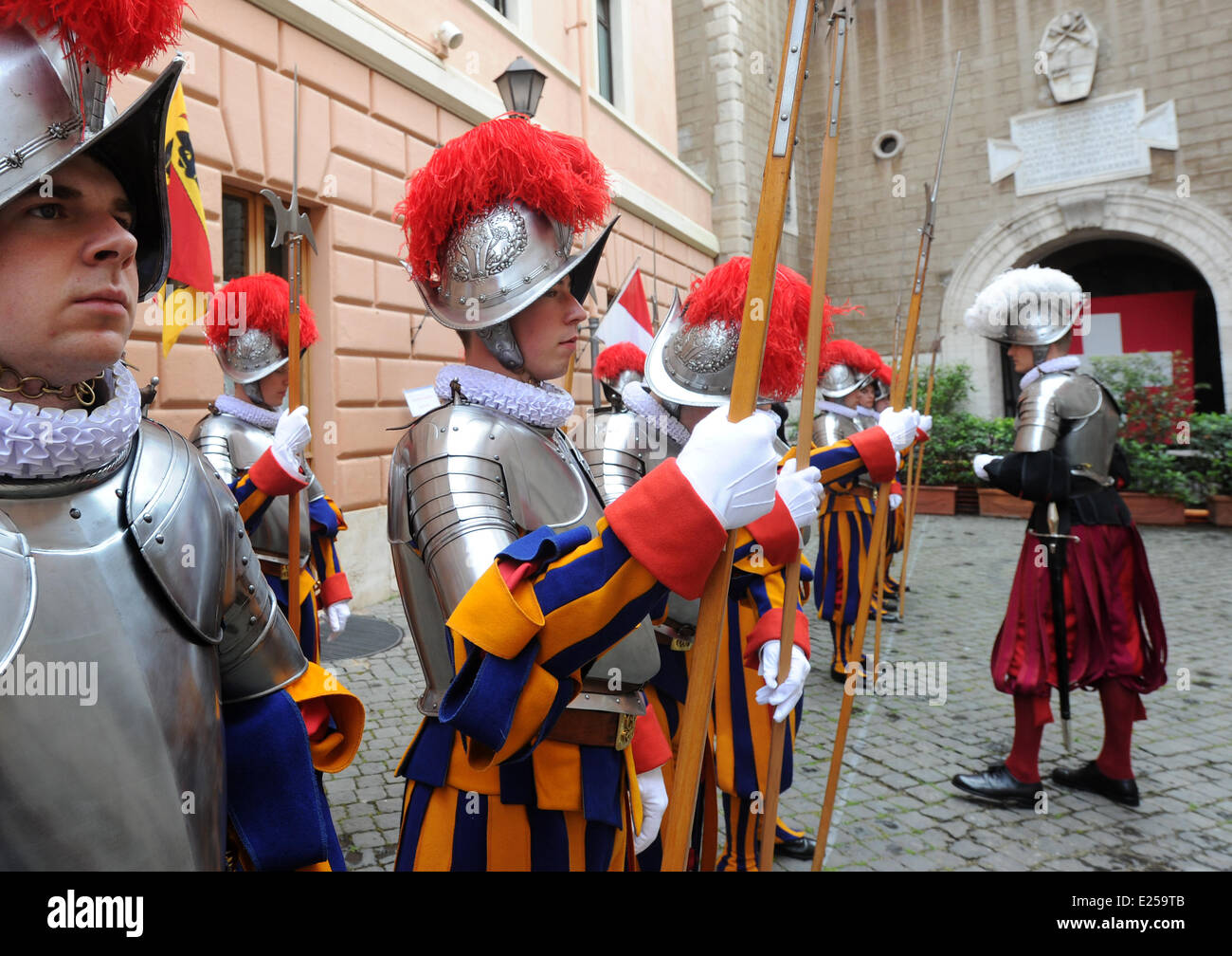 Thirty five newly inducted Swiss Guards swear their allegiance to Pope ...