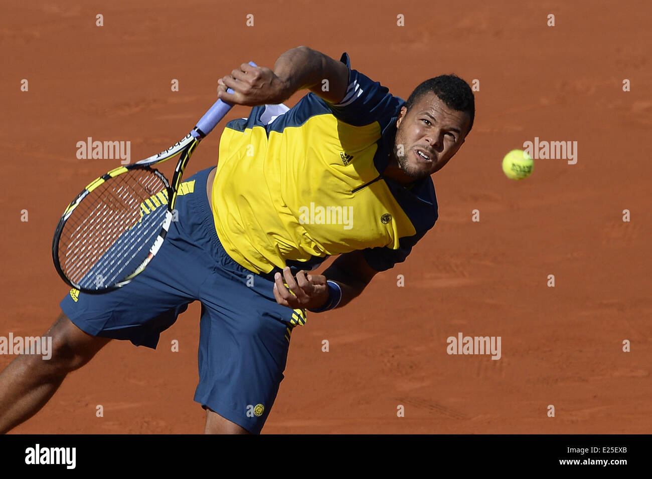 Roland Garros French Open tennis - Men's Quarter Final - Roger Federer vs Jo Wilfried Tsonga ...