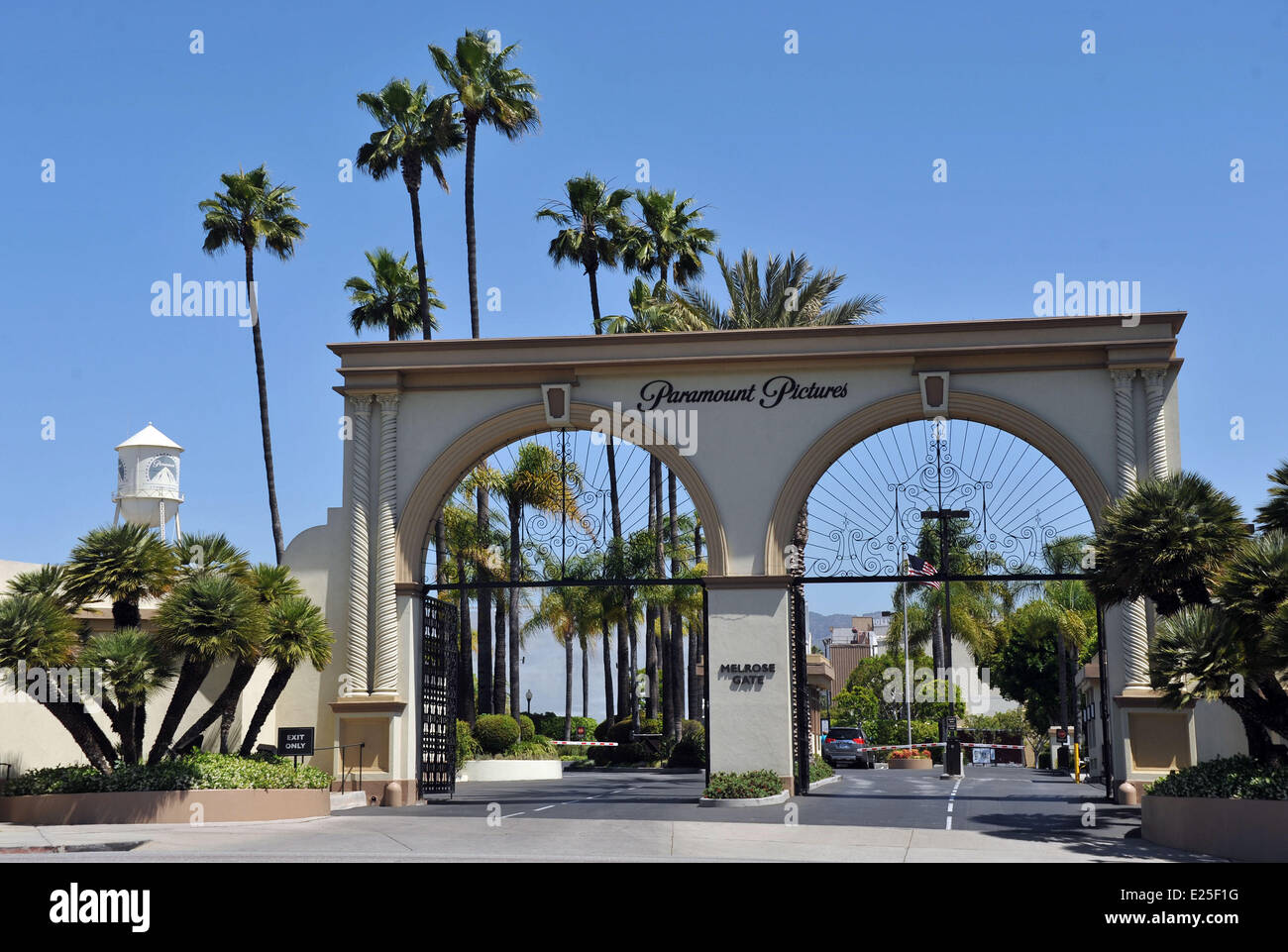 Paramount studios los angeles exterior hi-res stock photography and ...