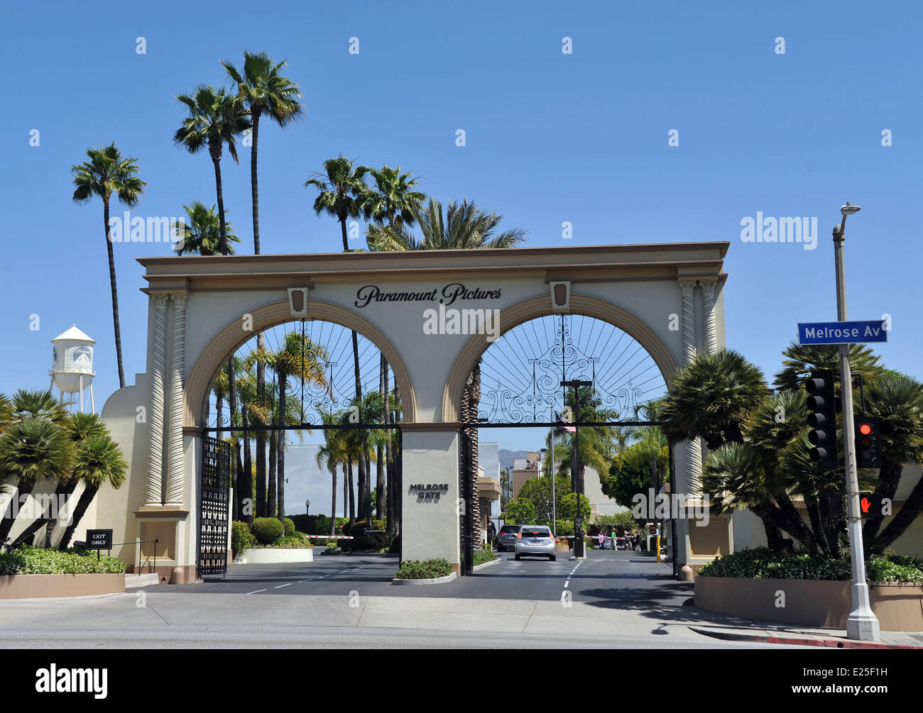 Paramount studios los angeles exterior hi-res stock photography and ...