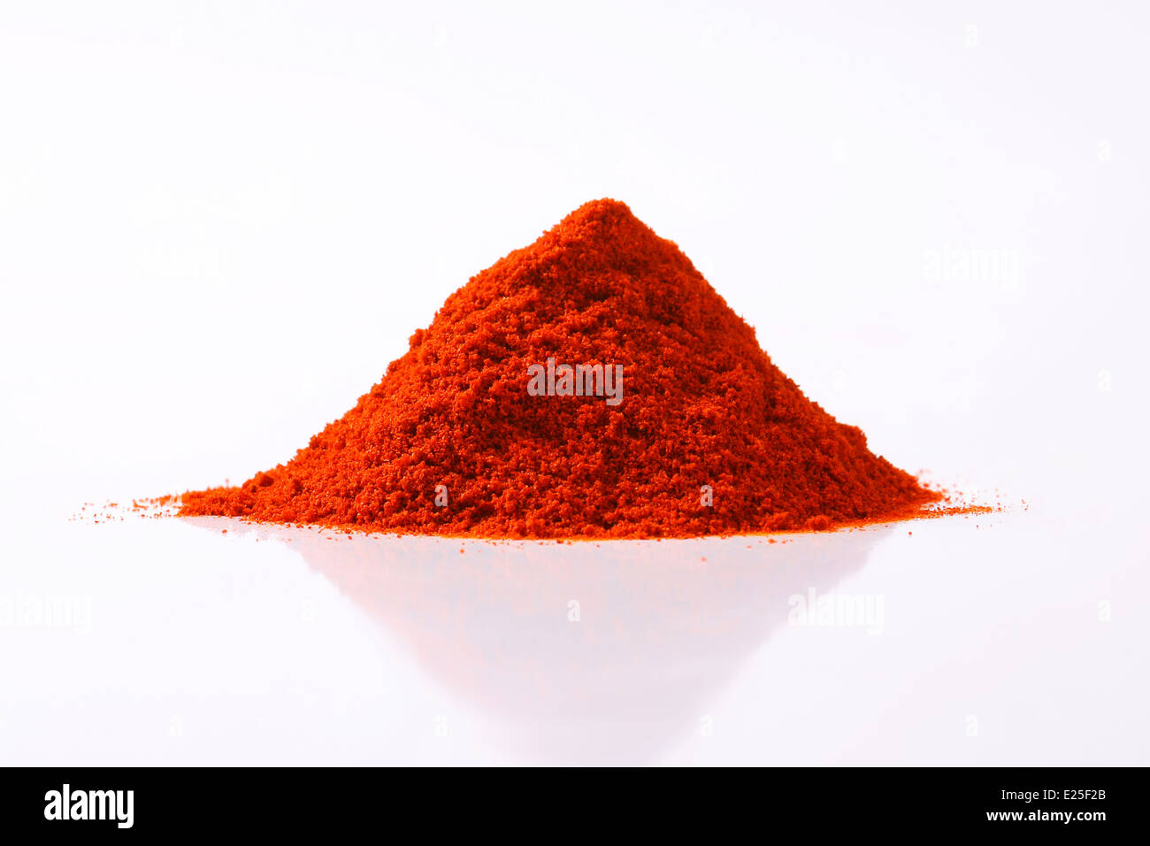 Heap of red paprika powder Stock Photo - Alamy