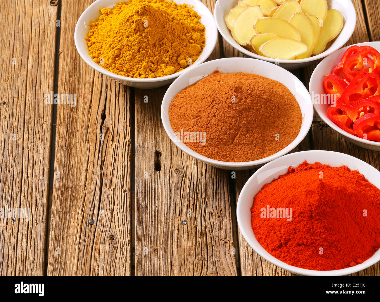 Bowls of curry powder hi-res stock photography and images - Alamy