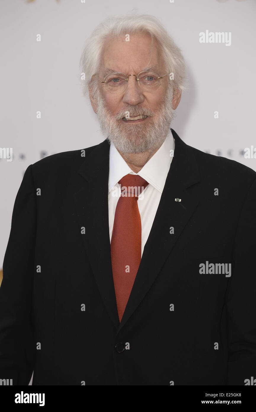 MONTE-CARLO, MONACO - JUNE 09: Donald Sutherland receives a Golden ...