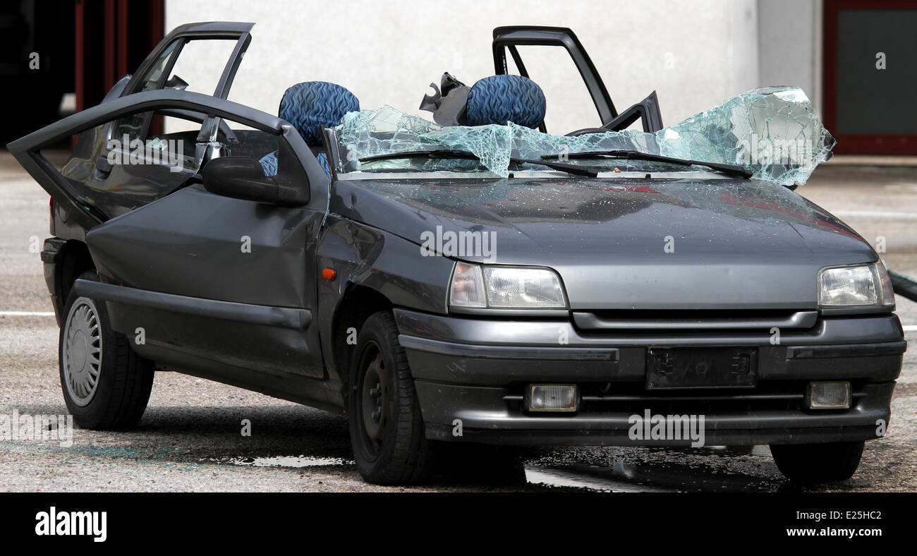 Glass injury hi-res stock photography and images - Alamy
