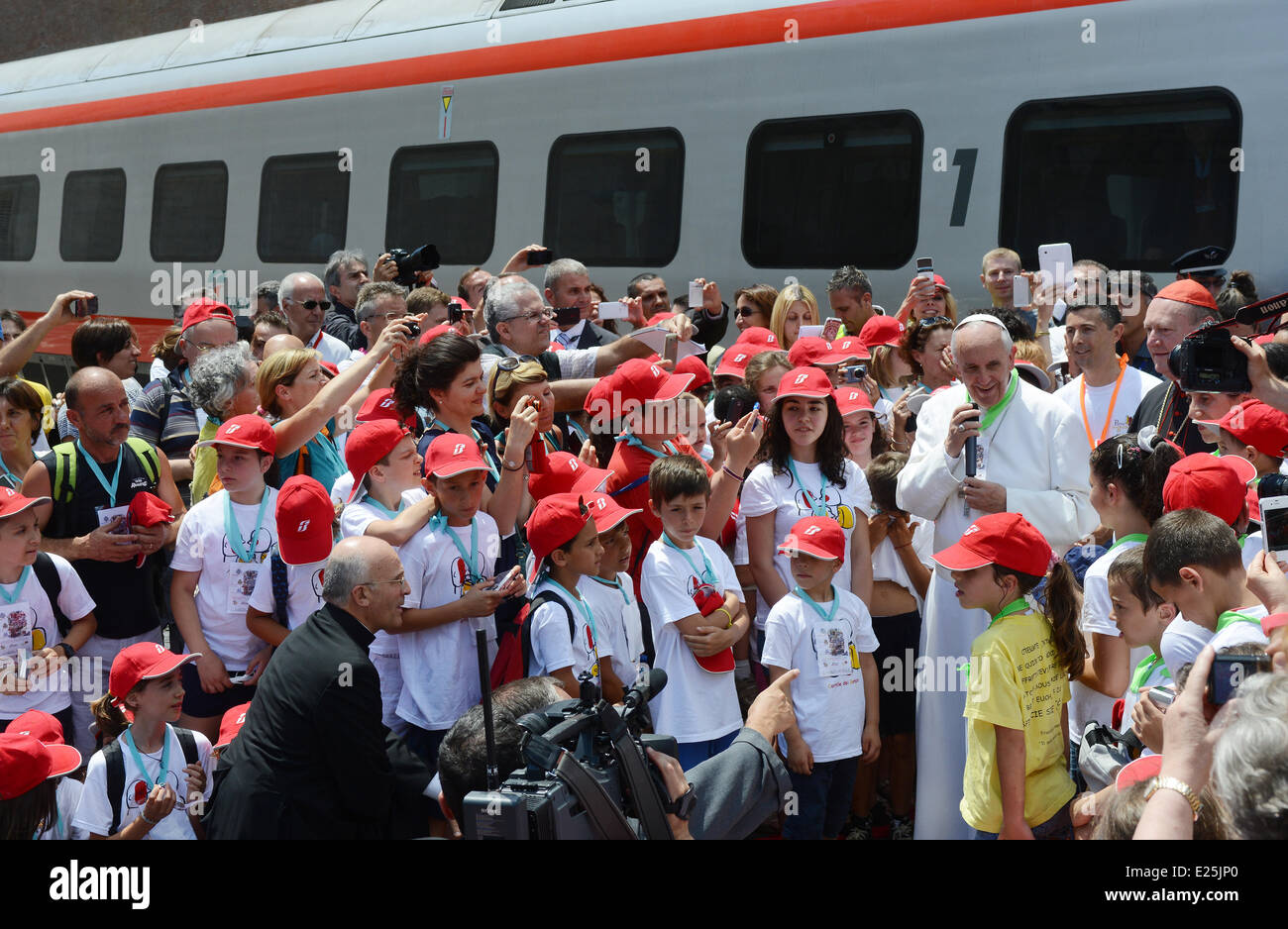 Pope Francis welcomes more than 250 children arriving at Vatican City ...
