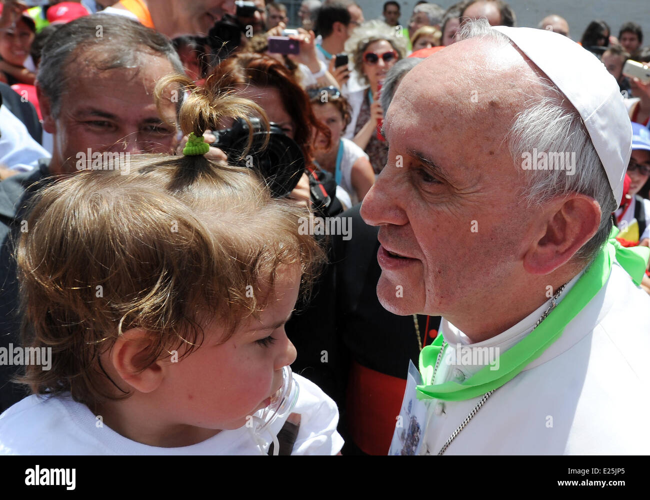 Pope Francis welcomes more than 250 children arriving at Vatican City ...