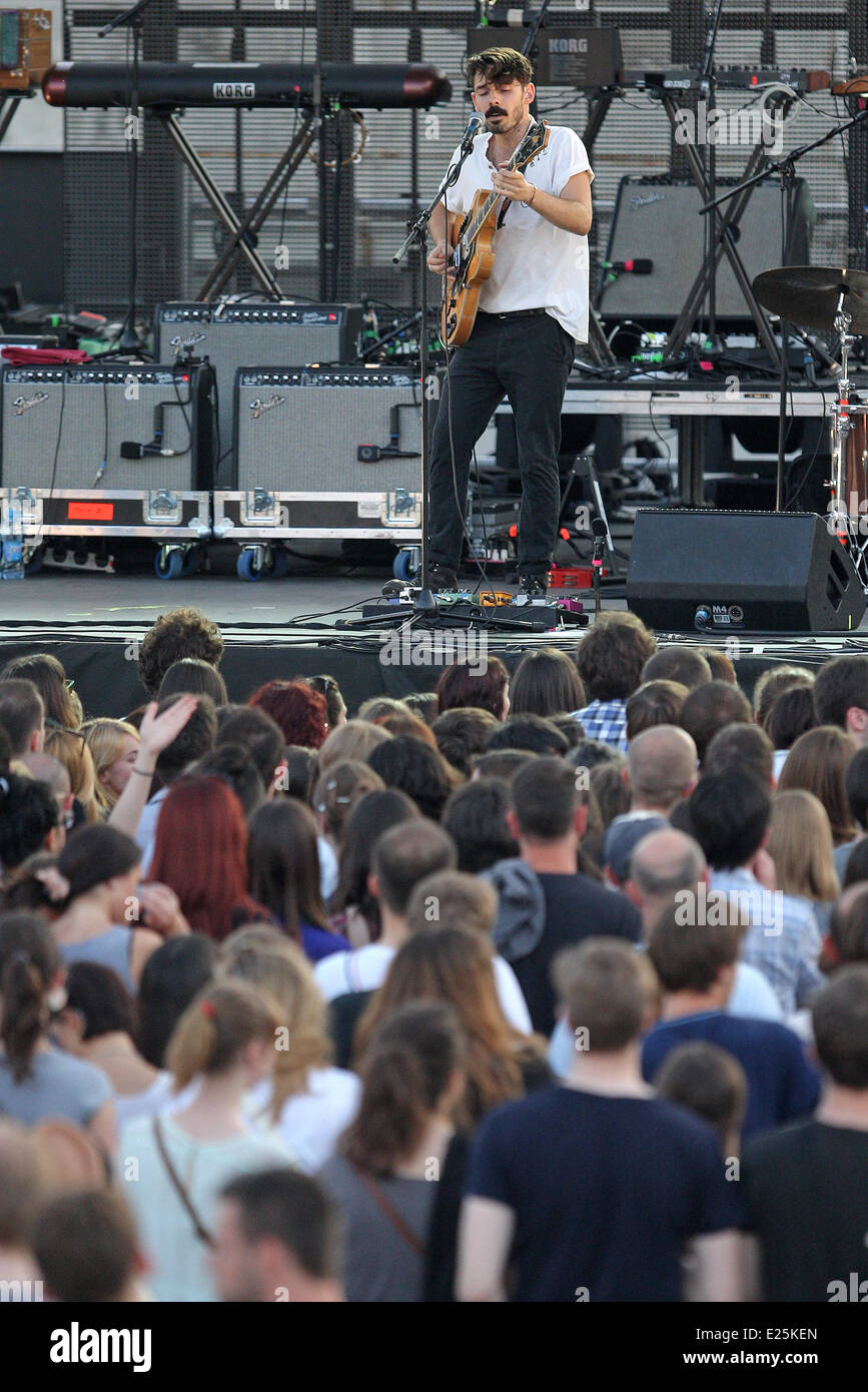 Local natives band hi-res stock photography and images - Alamy
