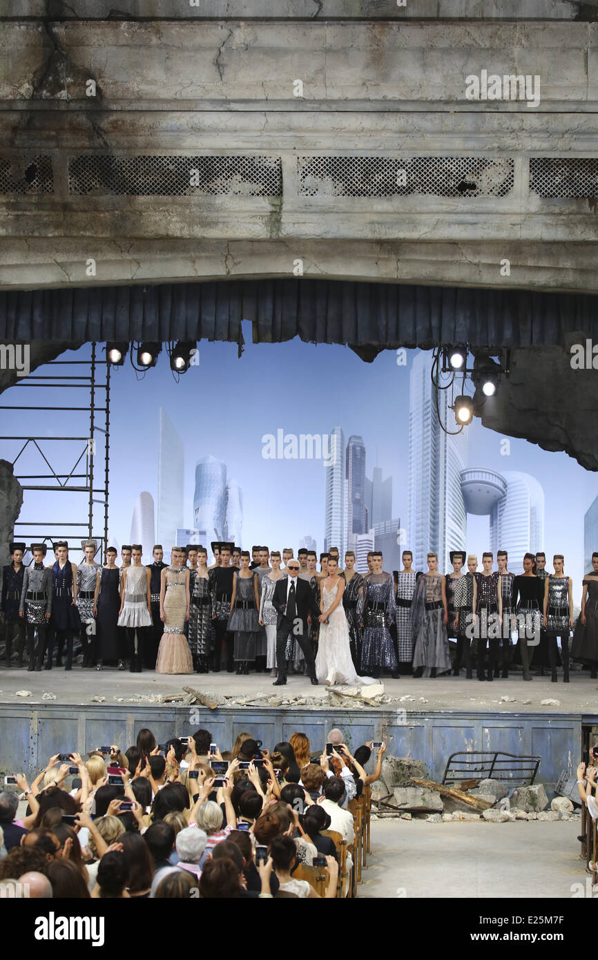 Paris Fashion Week Haute Couture Fall/Winter 2014 - Chanel - Catwalk ...