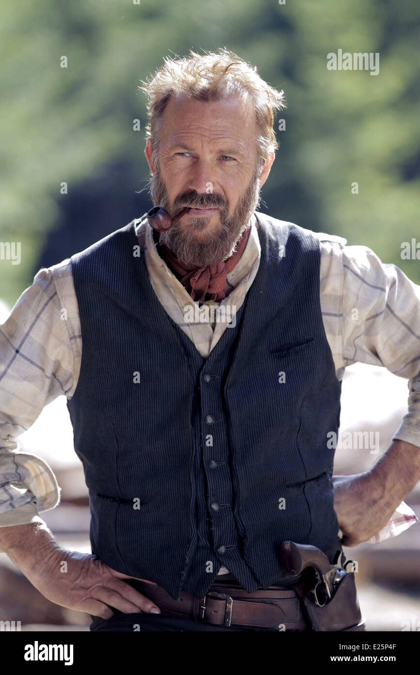 Kevin Costner (Devil' Anse Hatfield) in serie TV HATFIELDS AND McCOYS ...