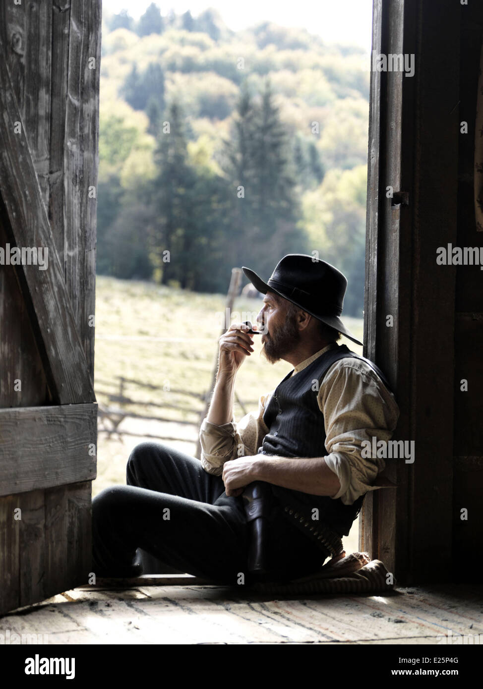Kevin Costner ('Devil' Anse Hatfield) in serie TV HATFIELDS AND McCOYS ...