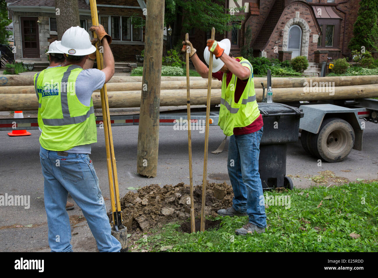 Light install hi-res stock photography and images - Alamy