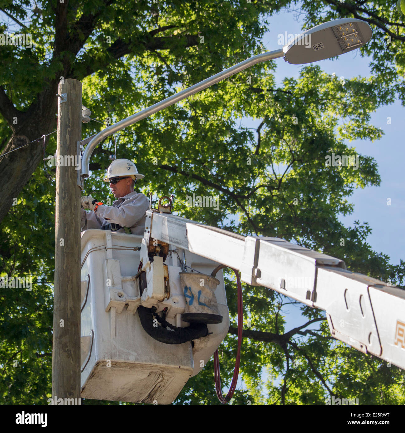 Detroit crime safety led lighting hi-res stock photography and images ...