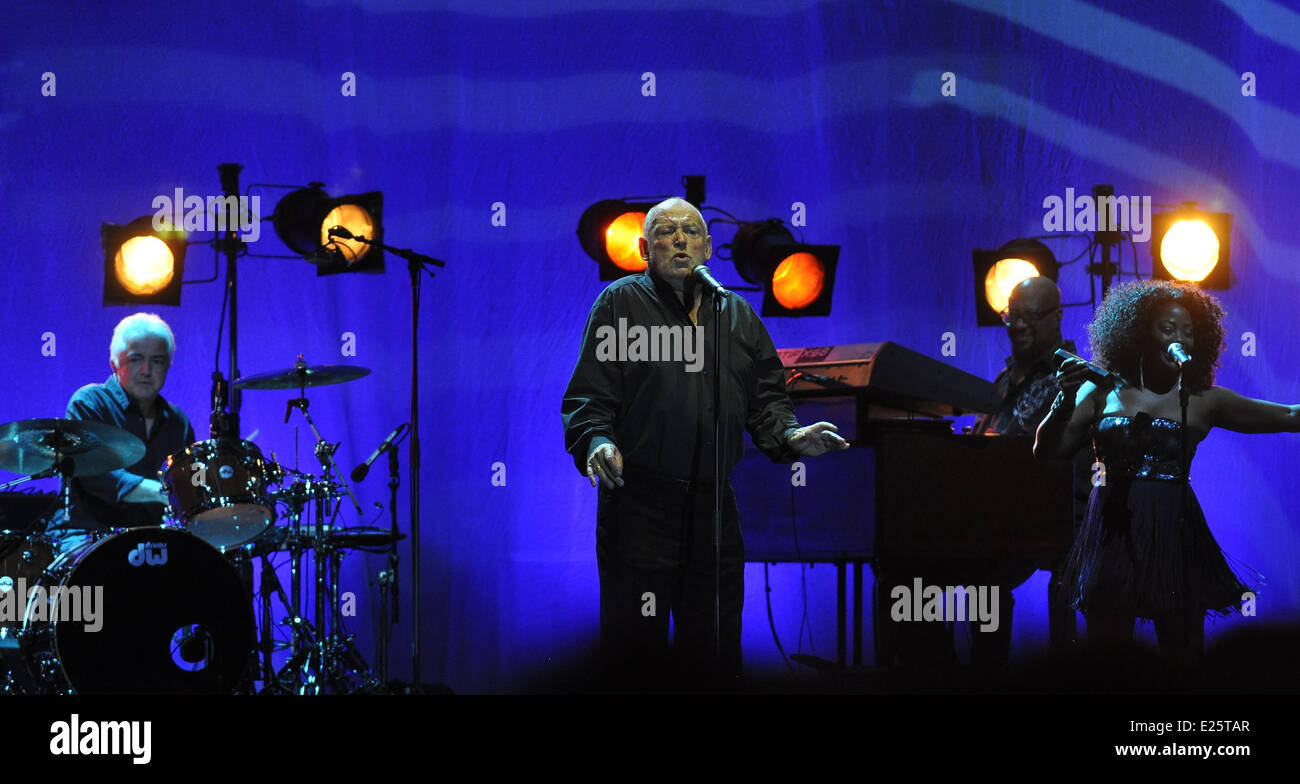 Joe cocker in concert hi-res stock photography and images - Alamy