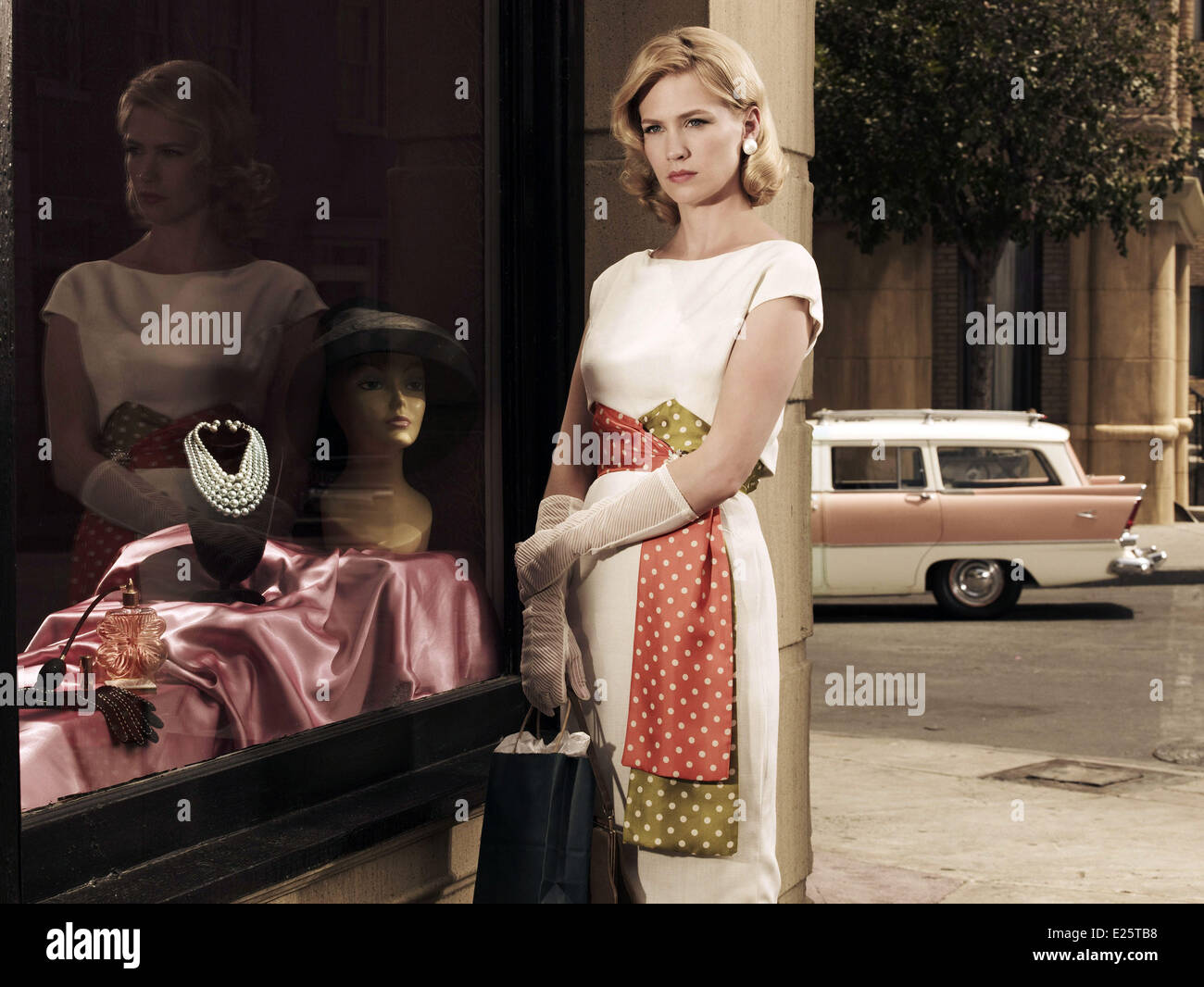 January Jones (Betty Draper) - Mad Men Where: Etats-UnisUnited States ...