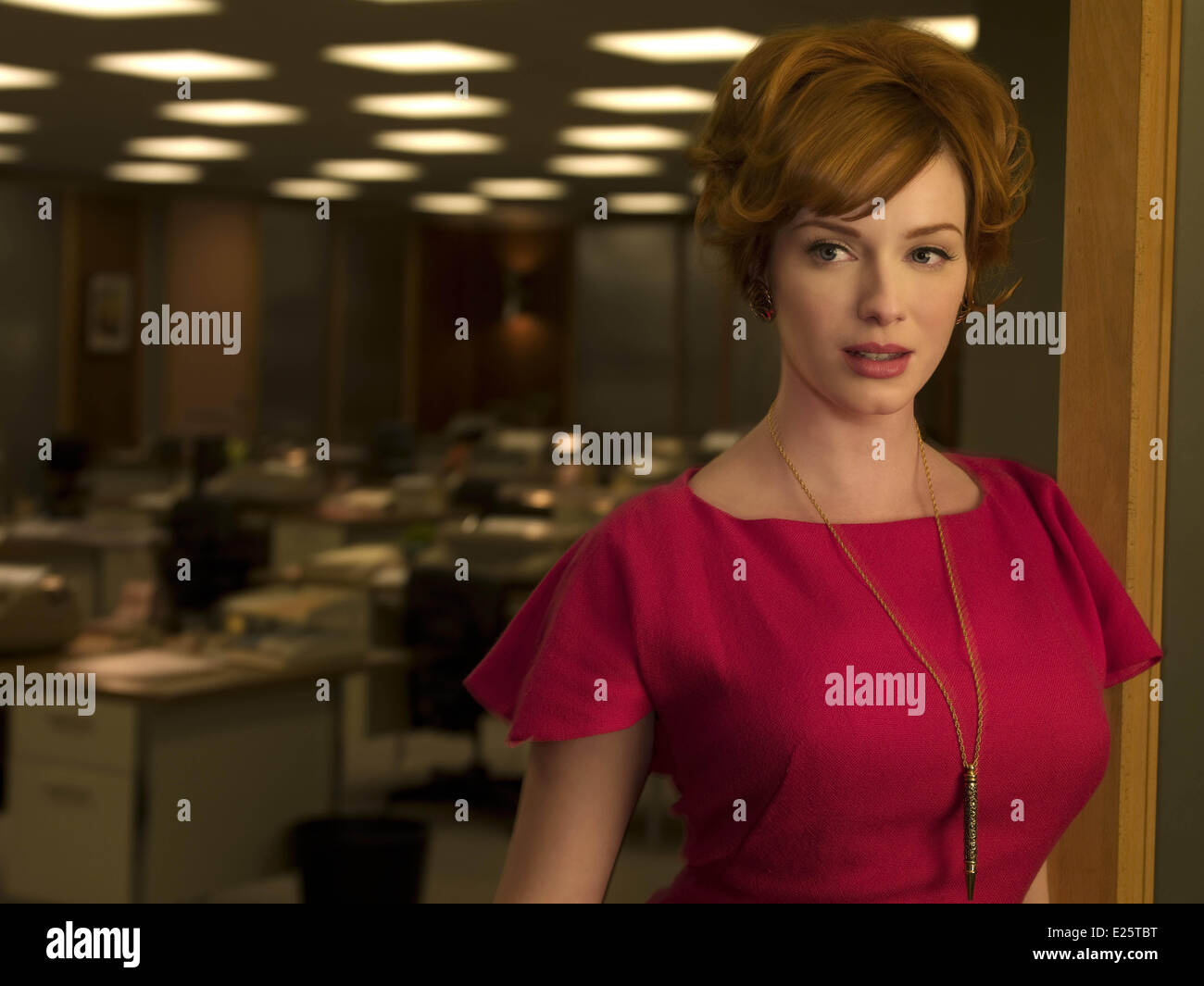 Christina Hendricks Joan Harris In Mad Men Where Etats Unis When 22