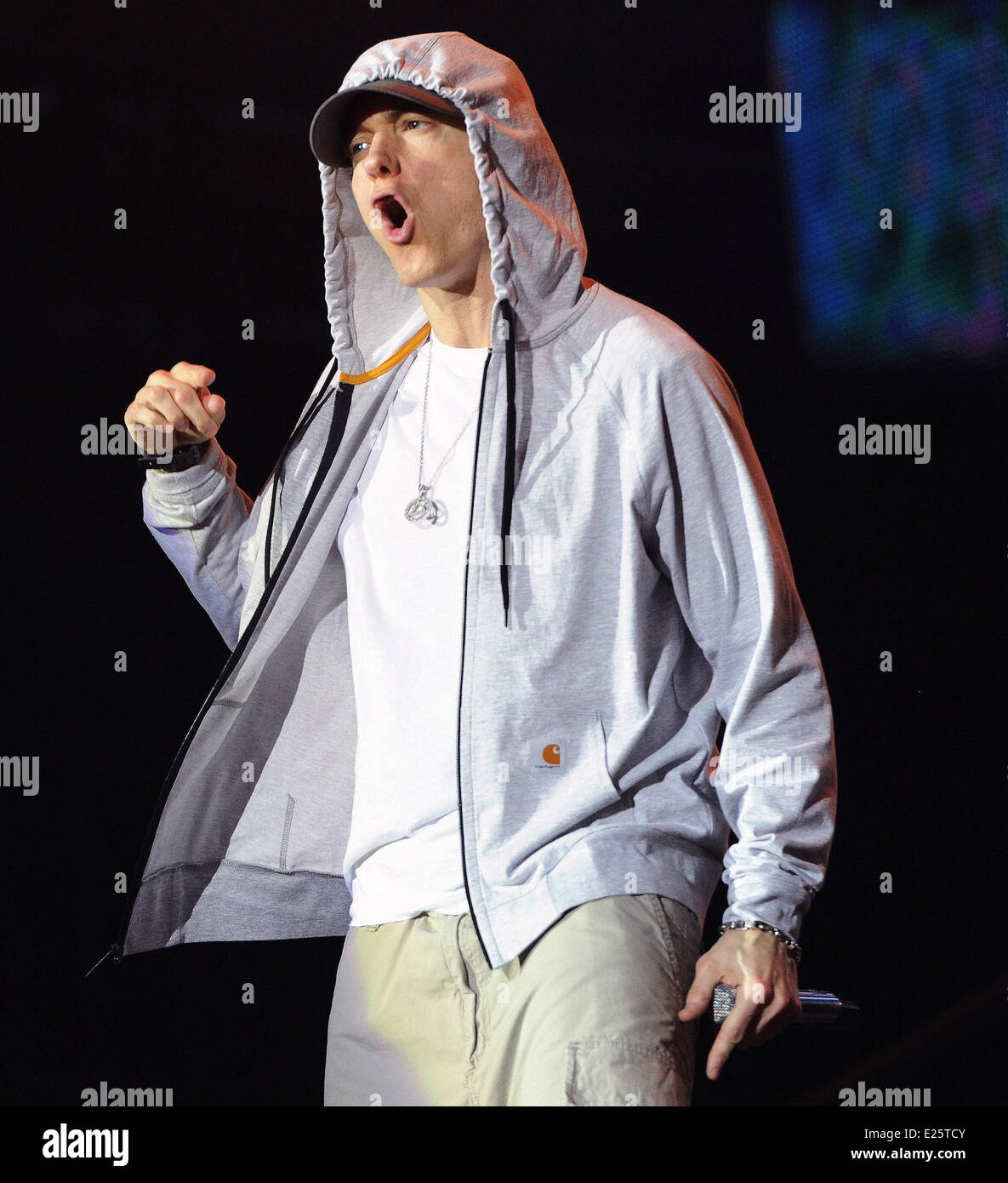 Eminem performing hi-res stock photography and images - Alamy