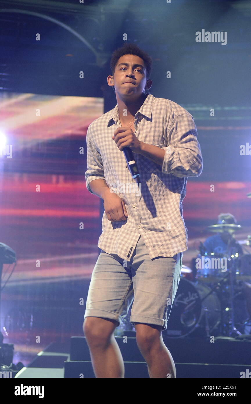 Jordan Rizzle Kicks High Resolution Stock Photography and Images - Alamy