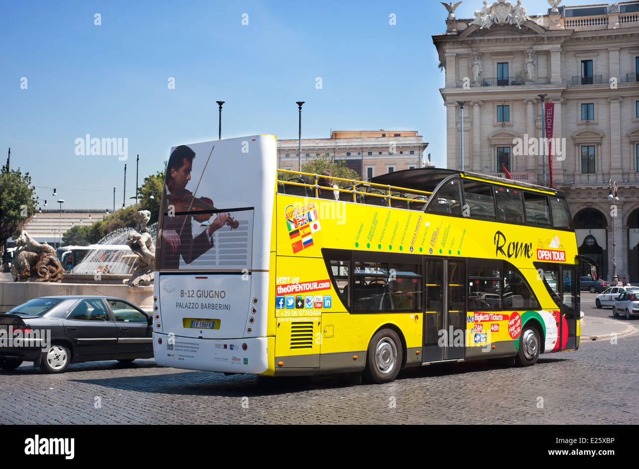 Rome tourist bus hi-res stock photography and images - Alamy