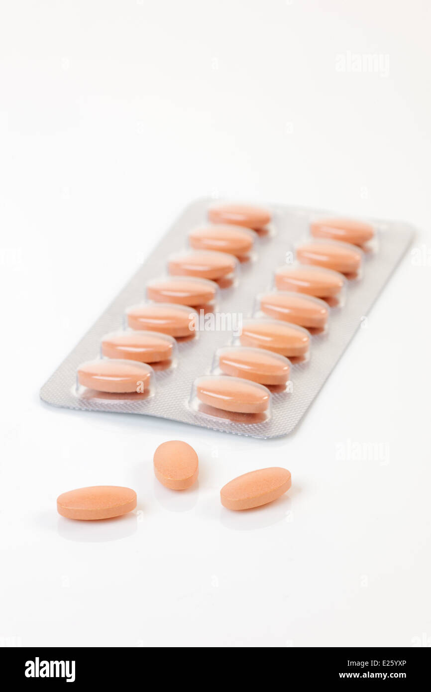 Close up of a blister pack of Statin cholesterol reducing drugs Stock ...