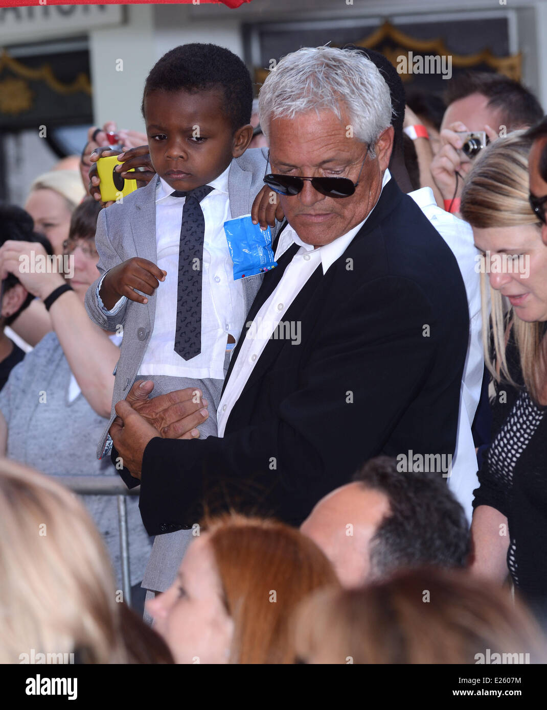 Sandra Bullock Hand and Footprint Ceremony at TCL Chinese Theatre ...