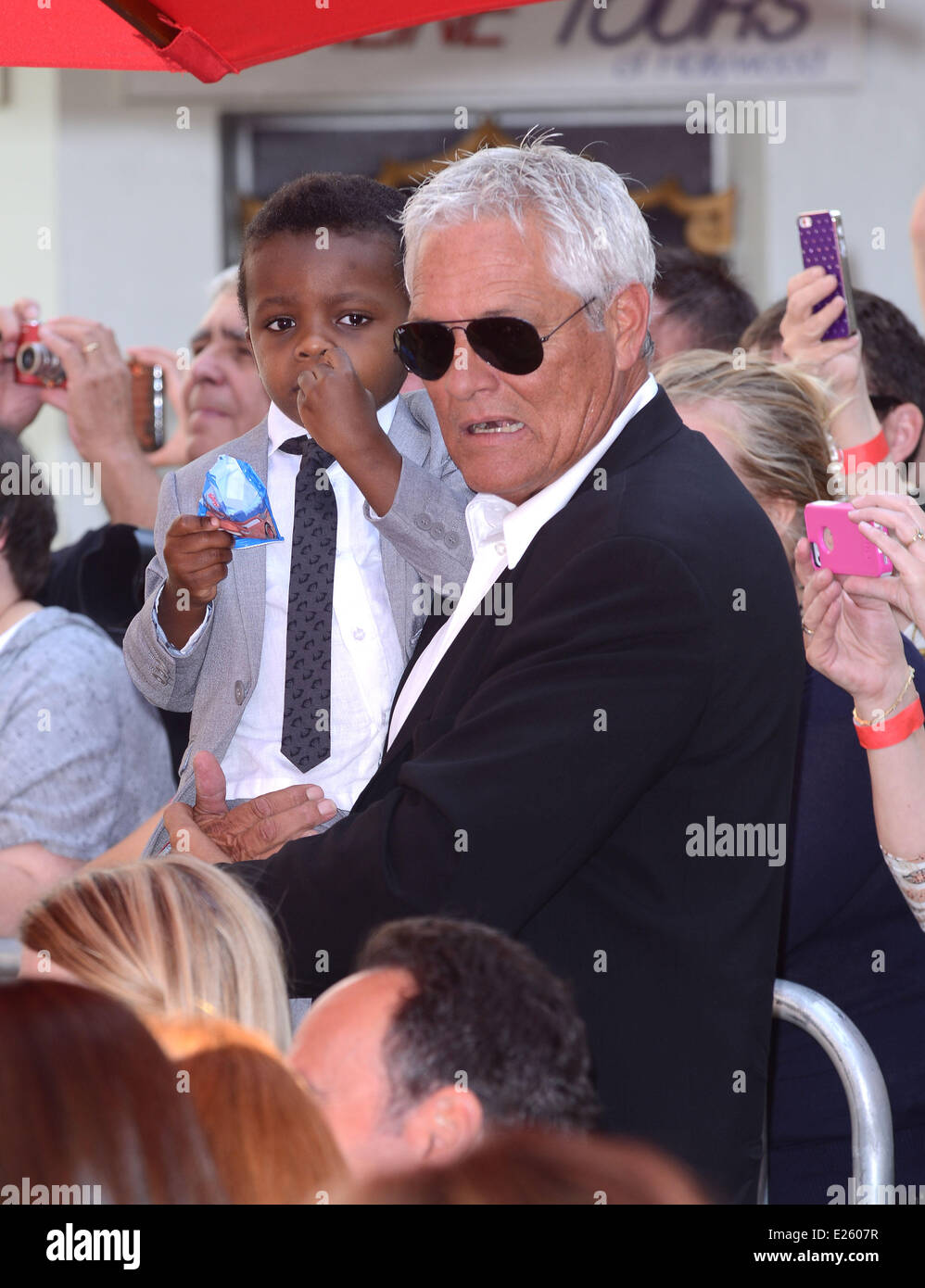 Sandra Bullock Hand and Footprint Ceremony at TCL Chinese Theatre ...