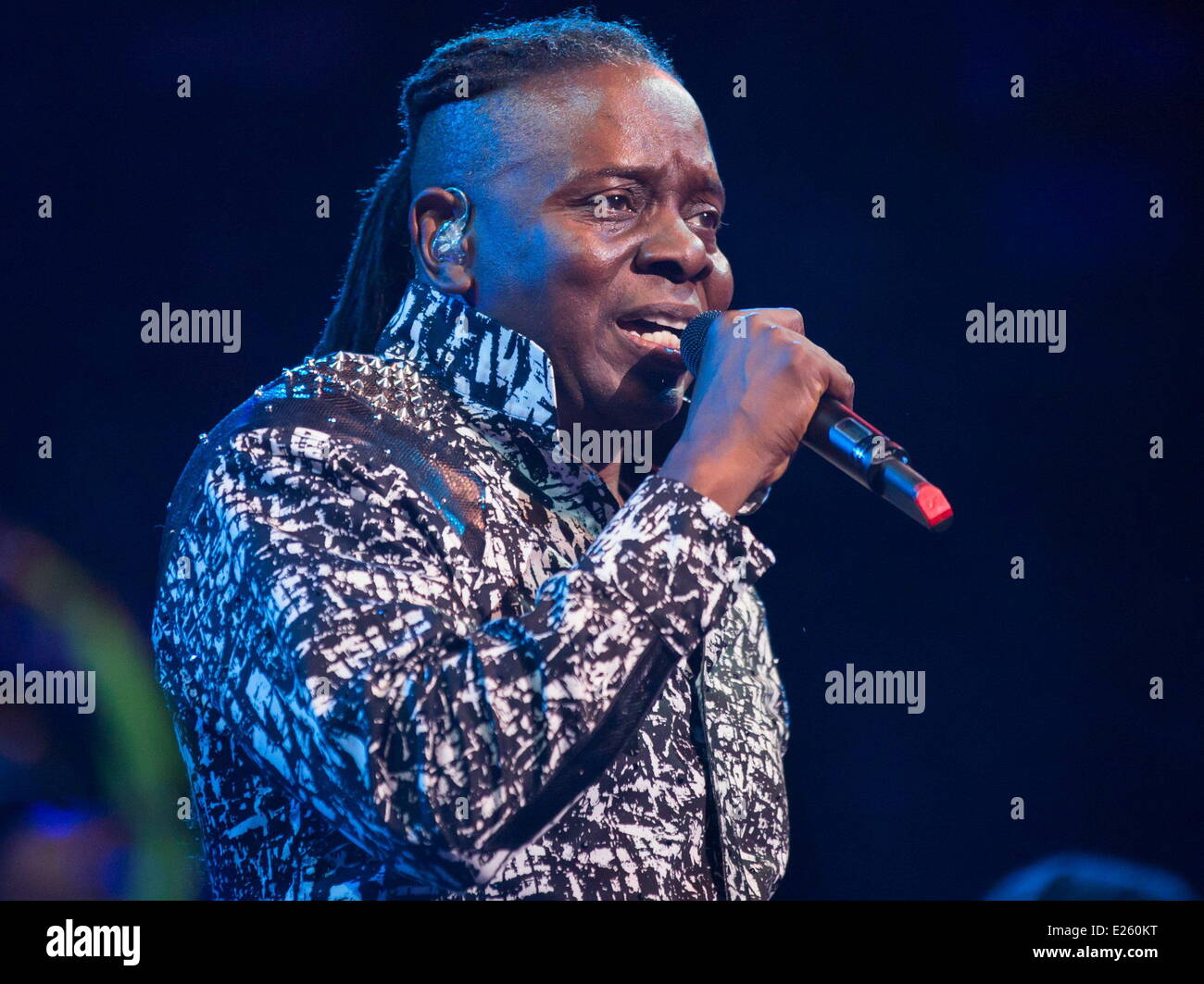 Earth wind and fire band hi-res stock photography and images - Alamy