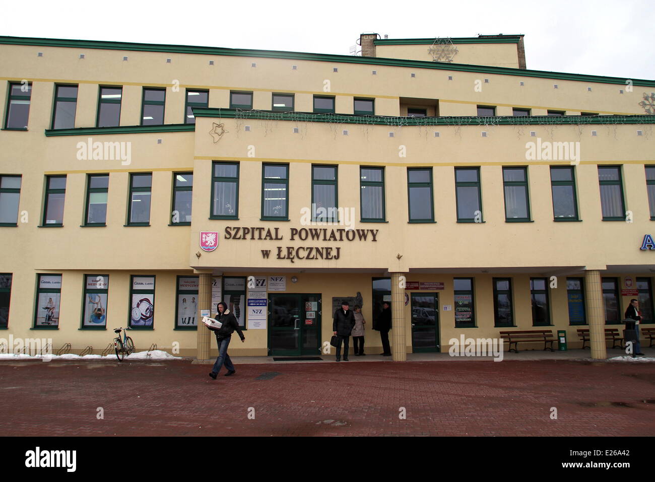 A hyperbaric chamber is unveiled at Szpital Powiatowy hospital in ...