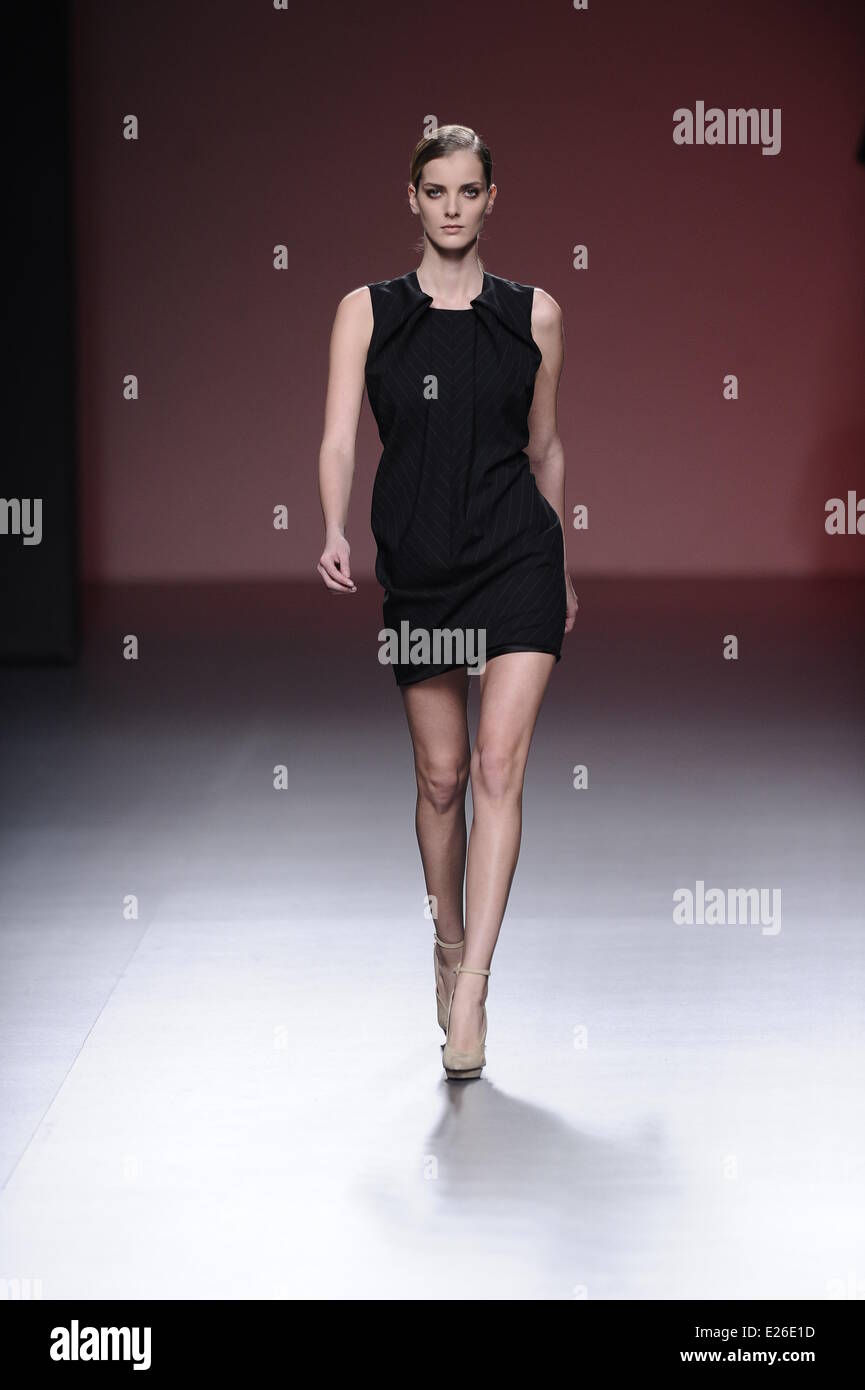 Madrid Fashion Week - Autumn/Winter 2013 - Amaya Arzuaga - Catwalk ...