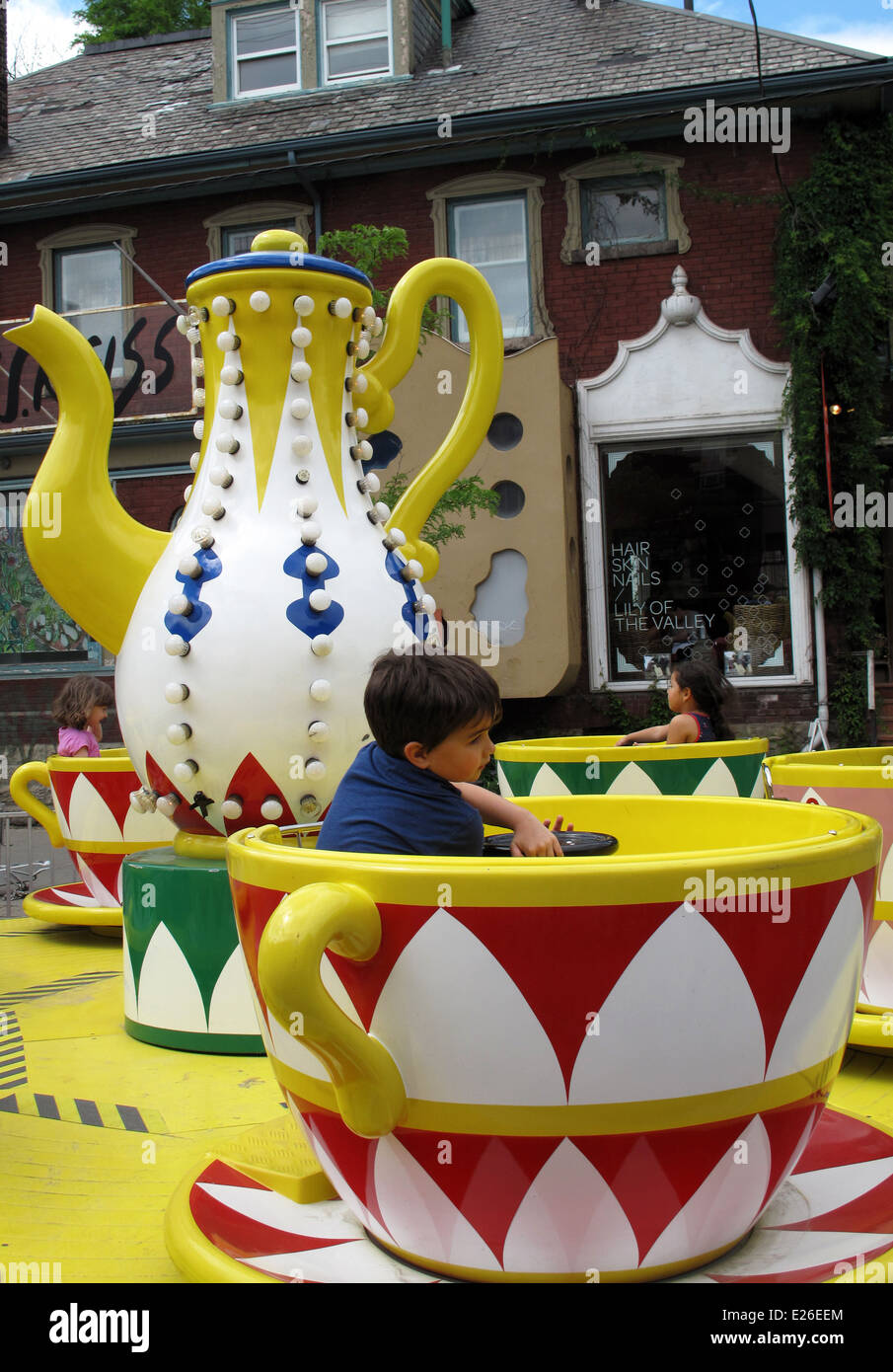 Teapot ride hi-res stock photography and images - Alamy