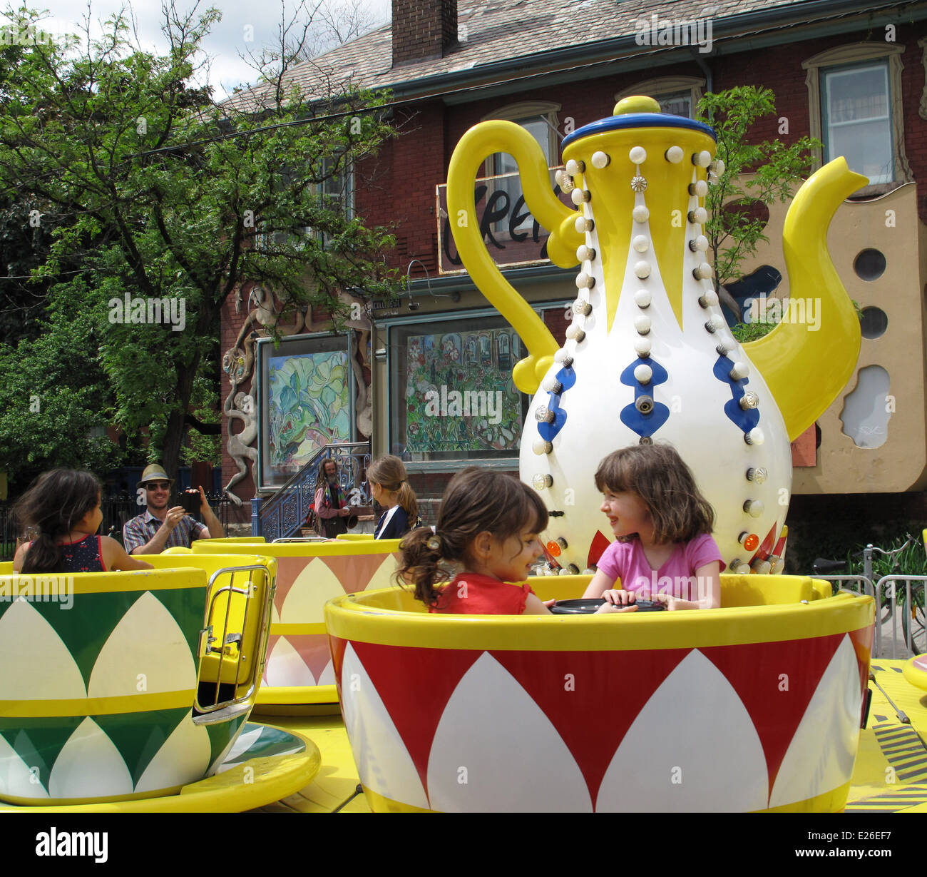 Teapot ride hi-res stock photography and images - Alamy