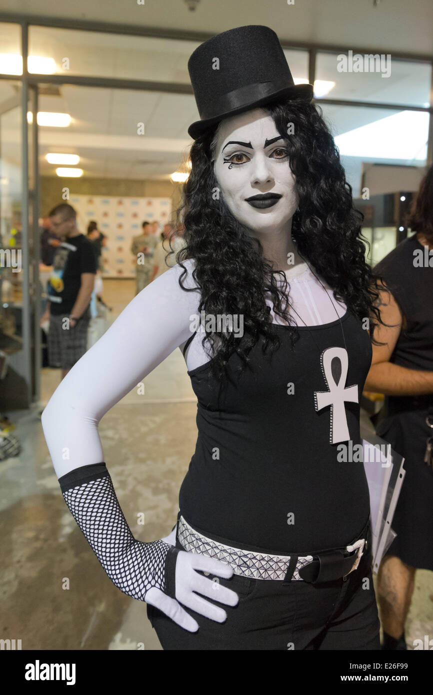 The sandman comic hi-res stock photography and images - Alamy
