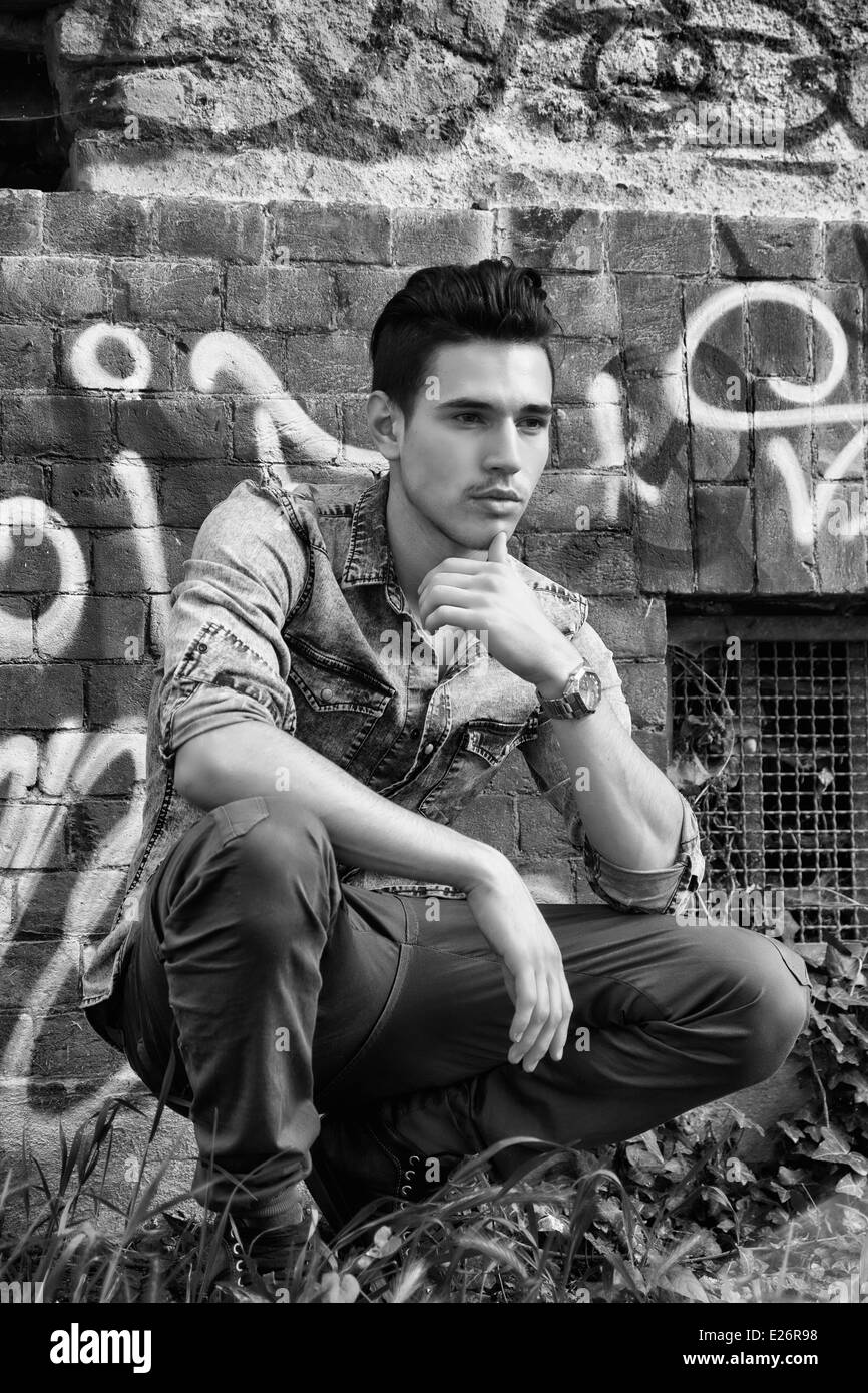 Man in casual outdoor Black and White Stock Photos & Images - Alamy