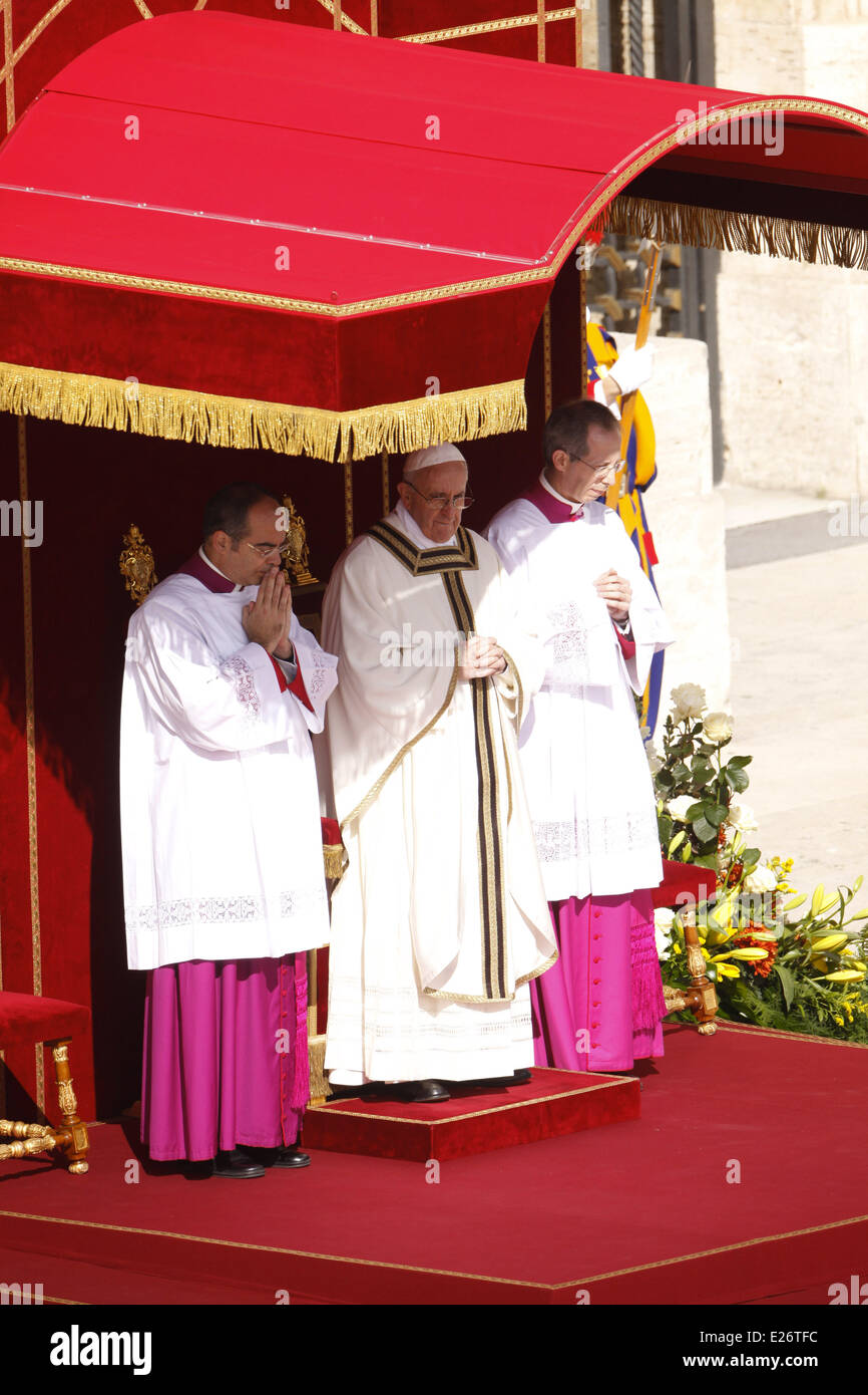The inauguration of Pope Francis in St Peter's Square Featuring: Pope ...
