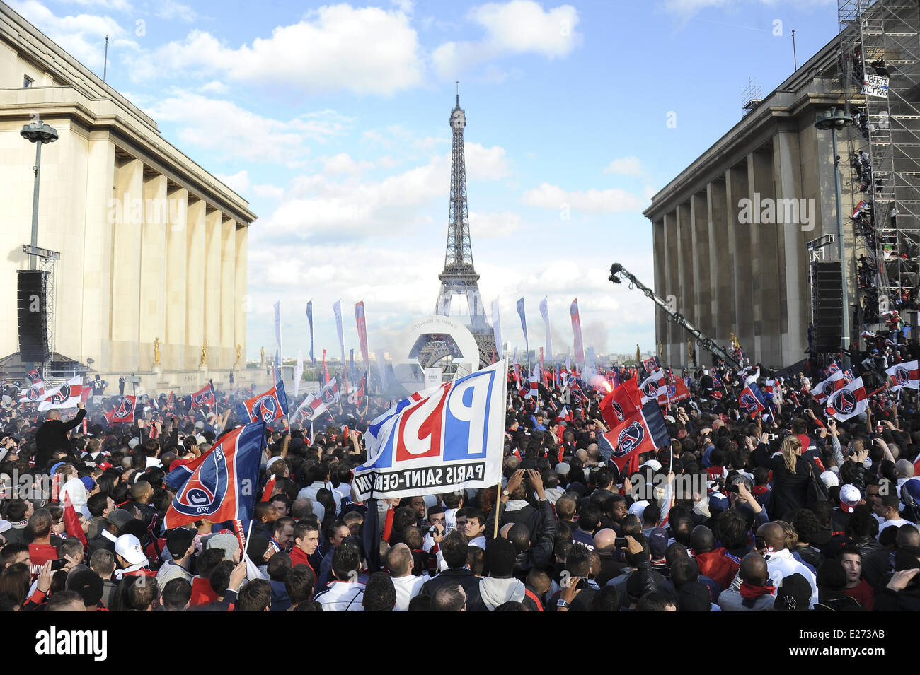 Paris Saint-Germain (PSG) supporters descend on the Trocadero to ...